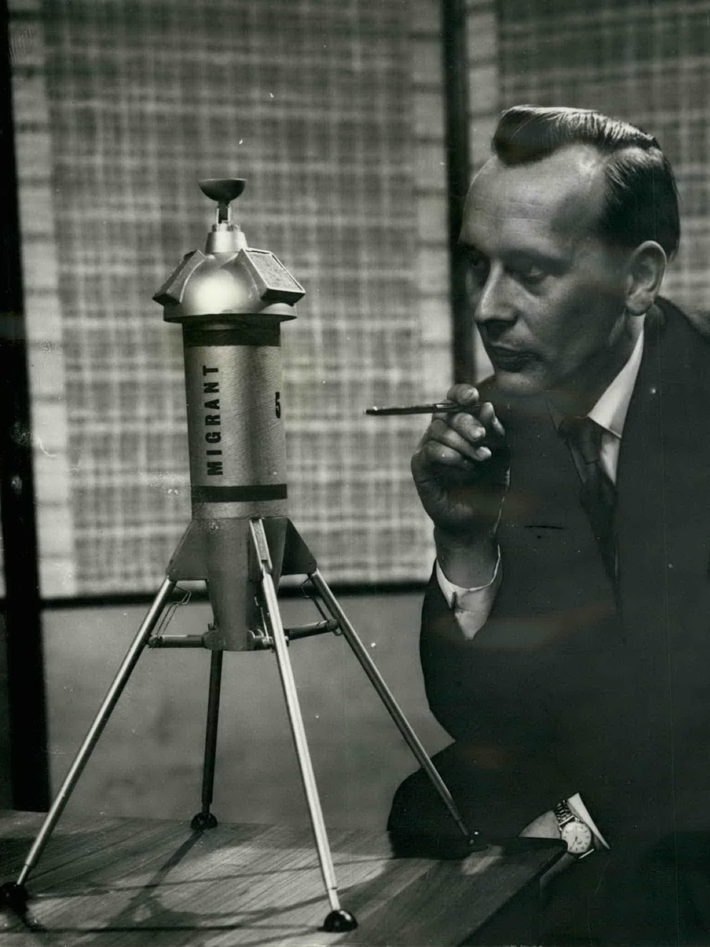 'Lost' plans show Britain was preparing for a moon landing in 1968 ...