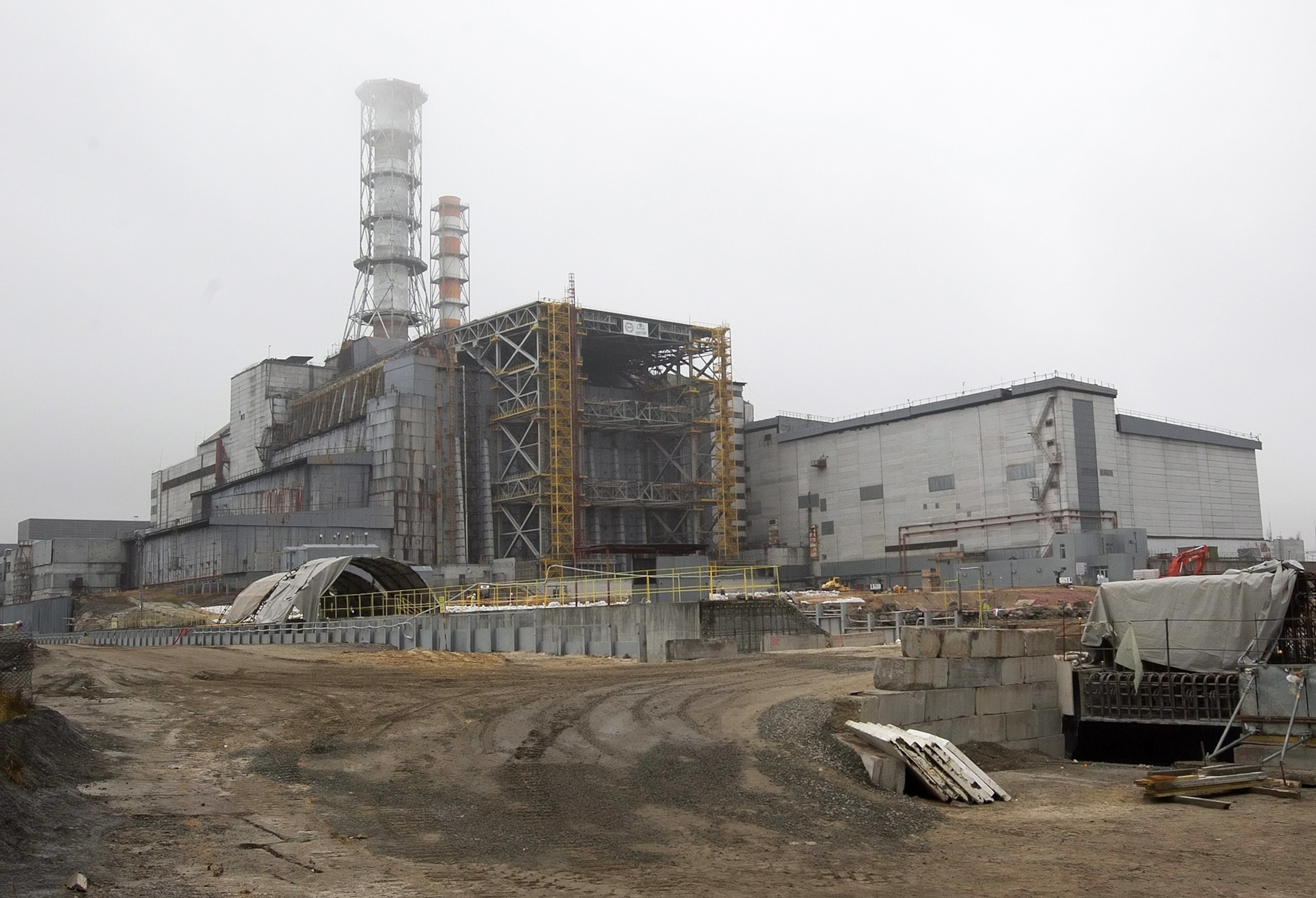 Pictures: Race Against Time to Build a New Tomb for Chernobyl ...