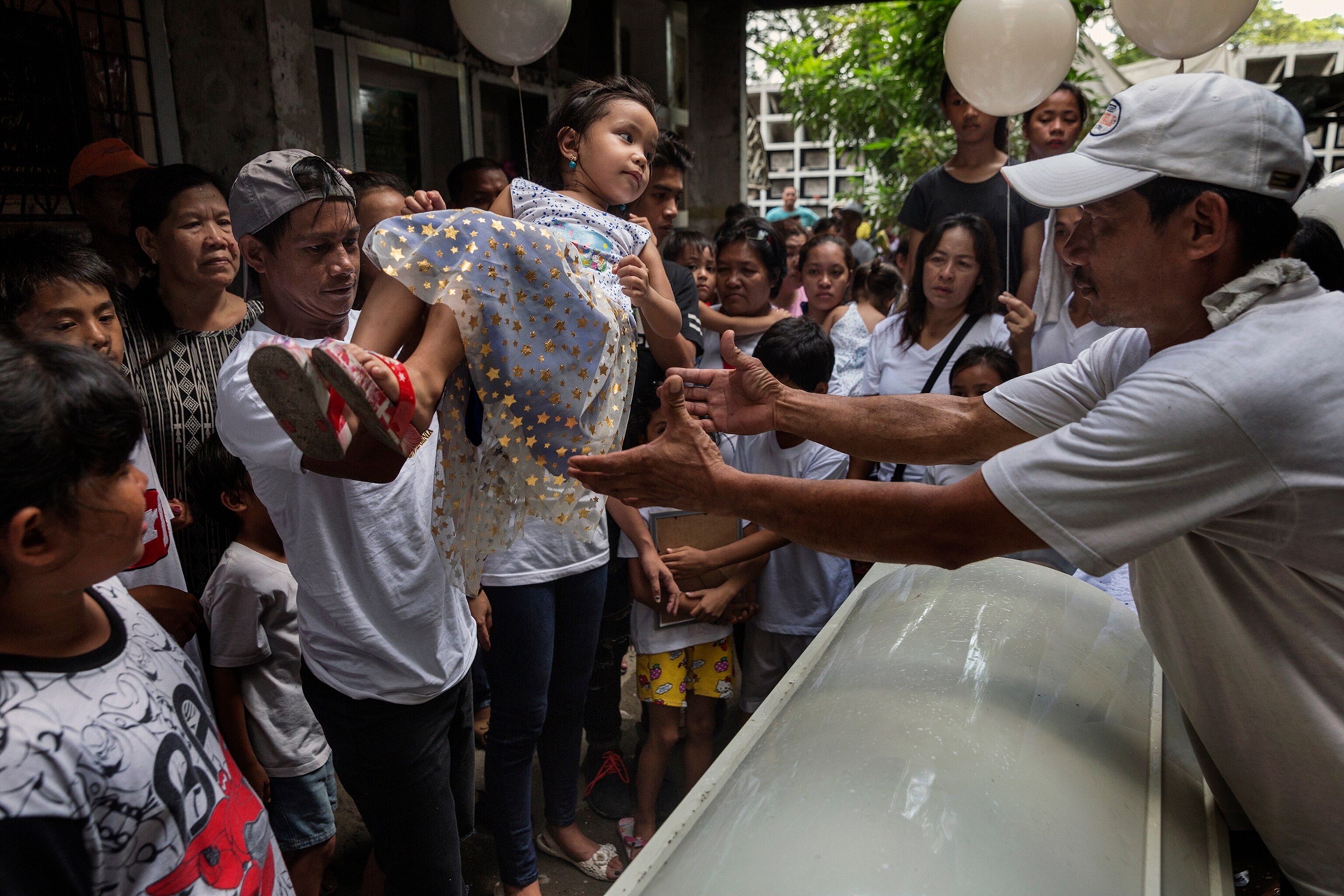 In Philippine Drug War, Death Rituals Substitute for Justice