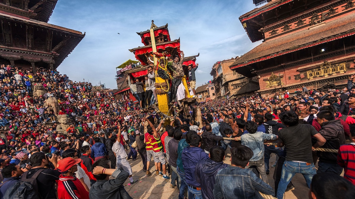 25 Captivating Pictures of Street Scenes Around the World | National ...