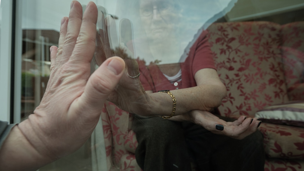 For dementia patients and their families, isolation during the pandemic ...