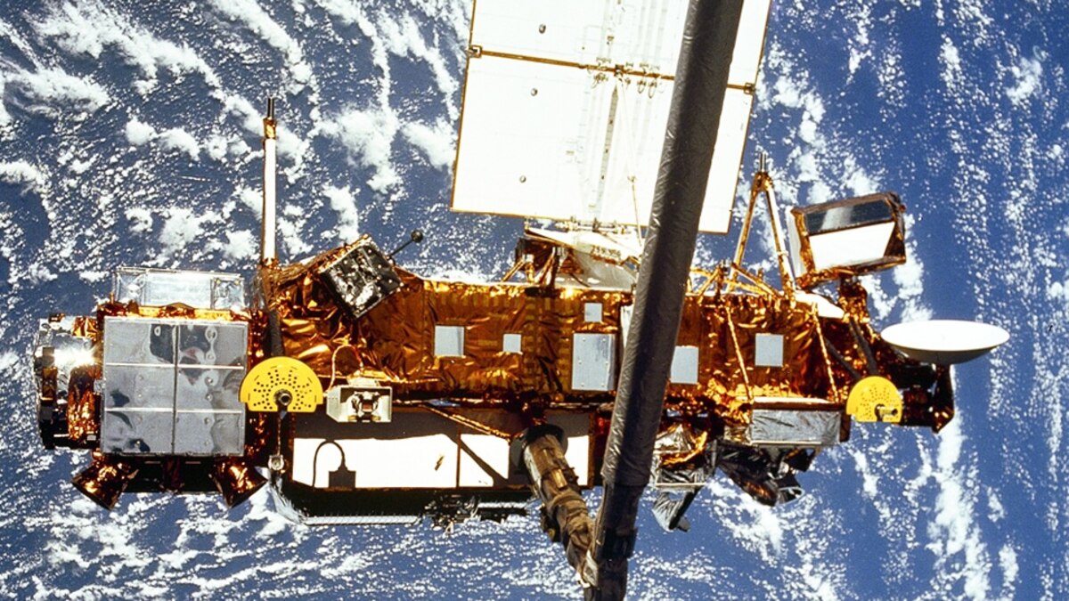 NASA Satellite Falls to Earth, But Debris Location Still a Mystery ...