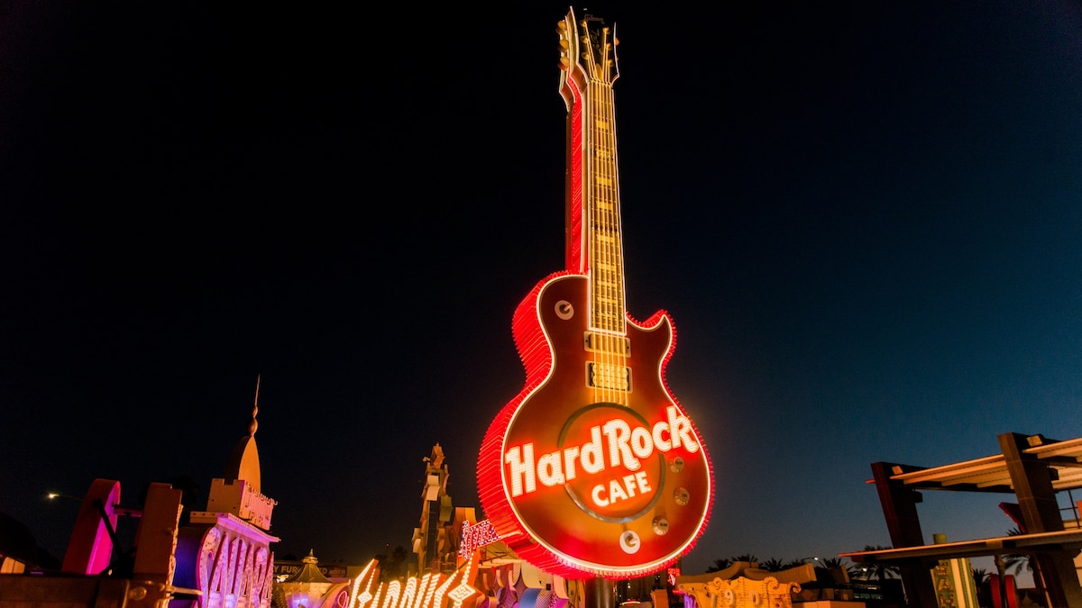 Why neon lights are glowing again across the U.S. | National Geographic
