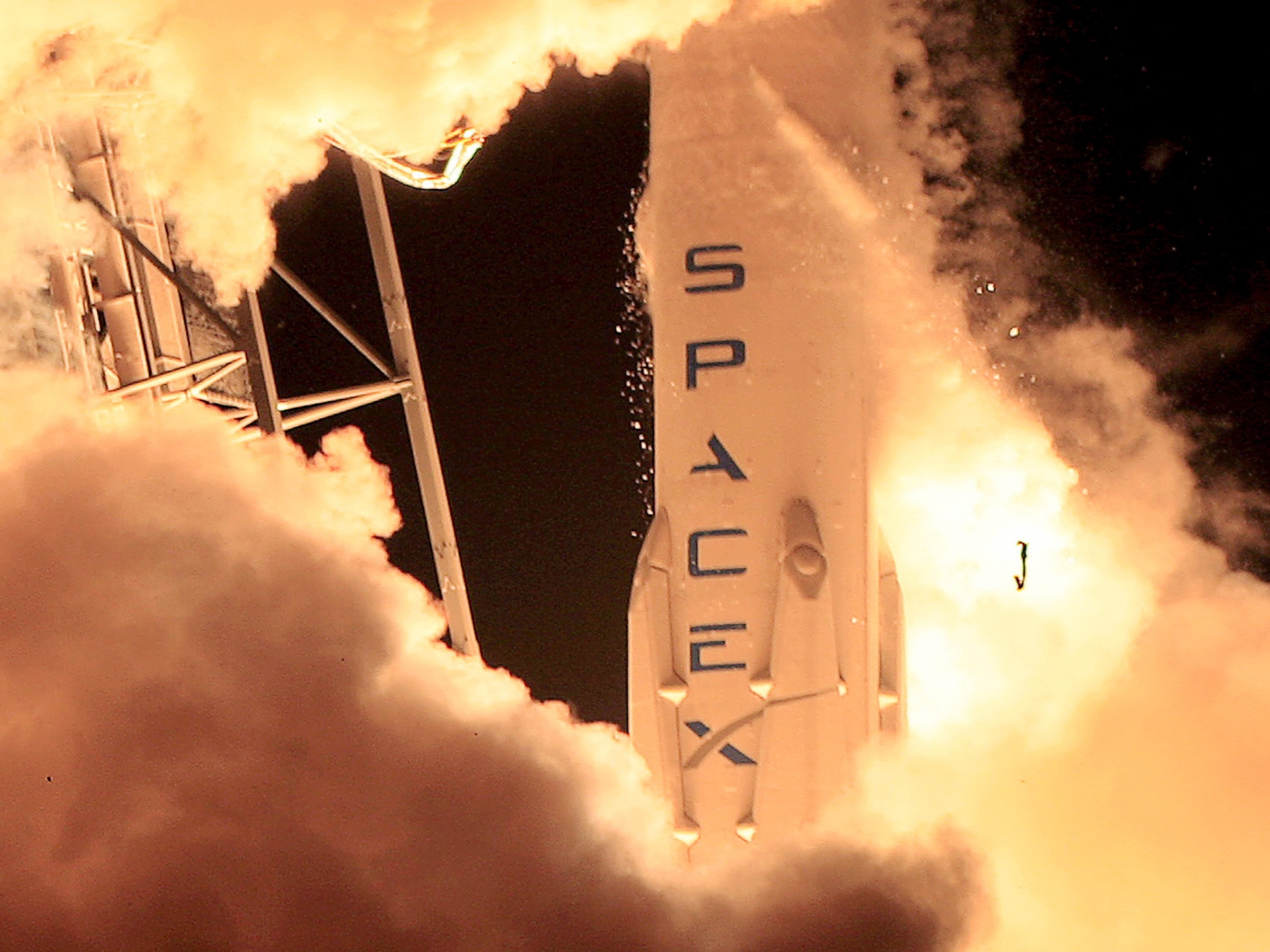 Touchdown! SpaceX Rocket Makes a Perfect Upright Landing
