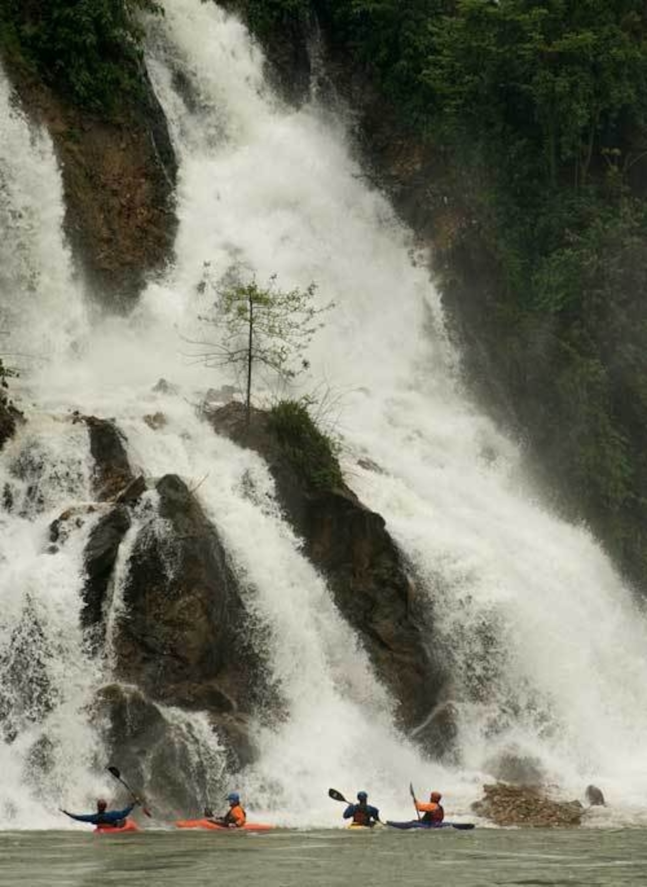 Kayakers Find Big Water on China’s Salween River | National Geographic