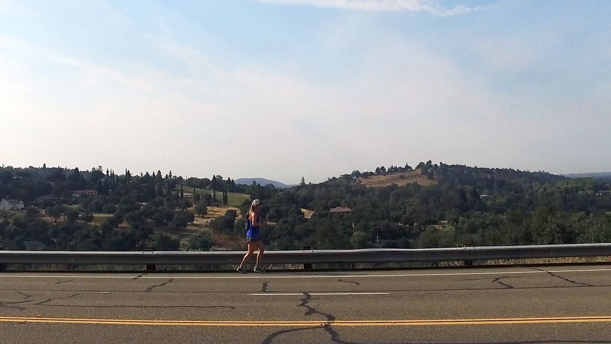 Female Runner Attempts New, Challenging Route Across California