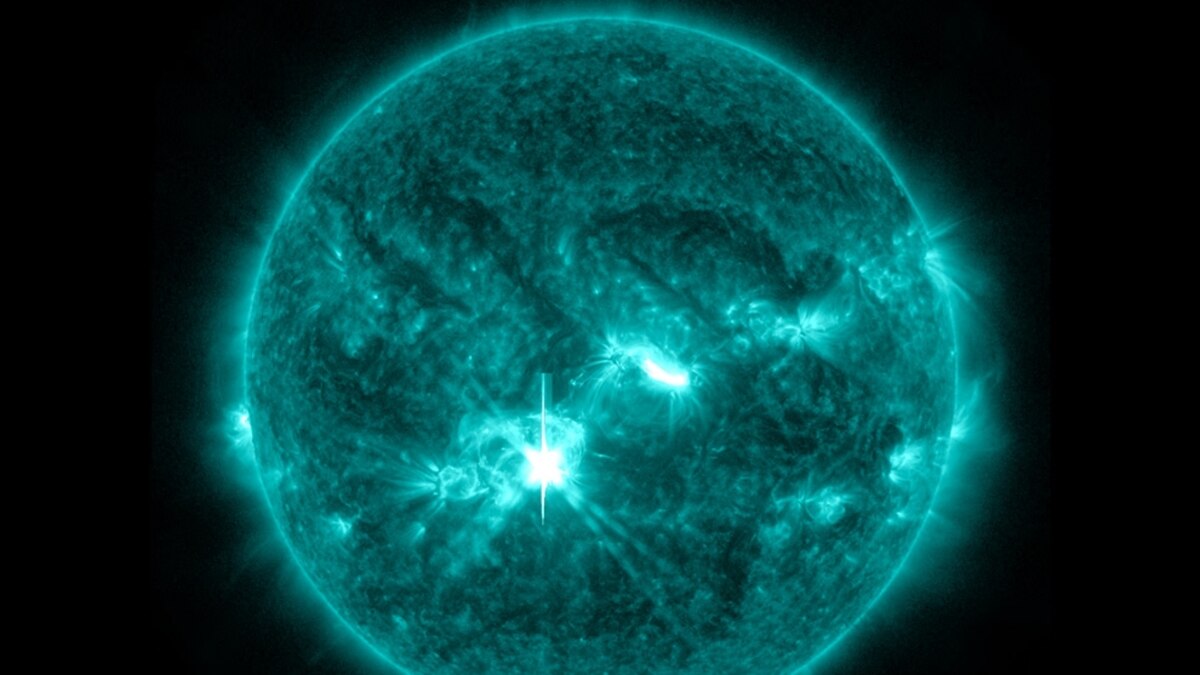 Best New Space Pictures: Solar Blasts, Circling Skies, and Bathing ...