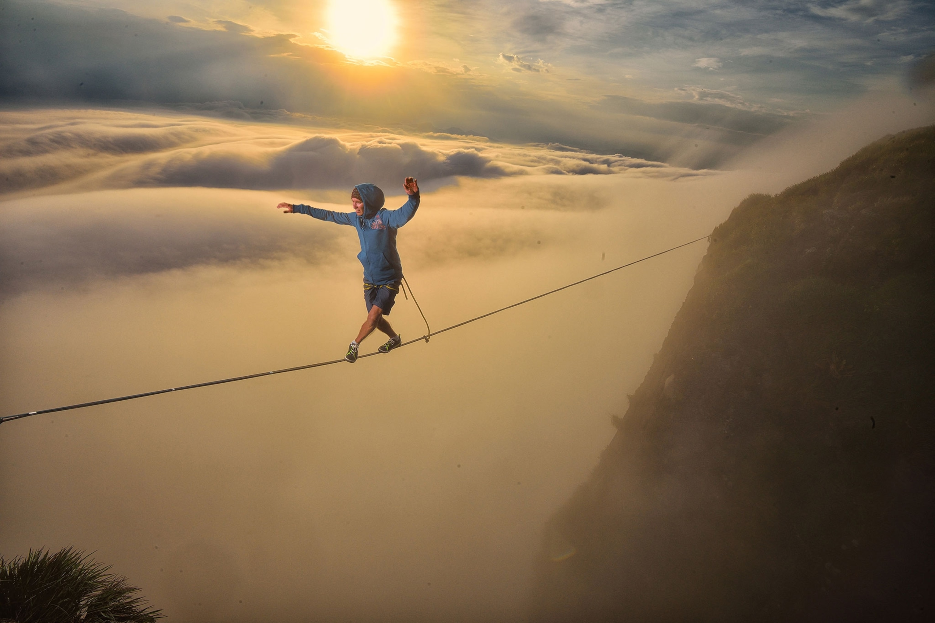Archive Photos Show Dangerous Adventure Moments