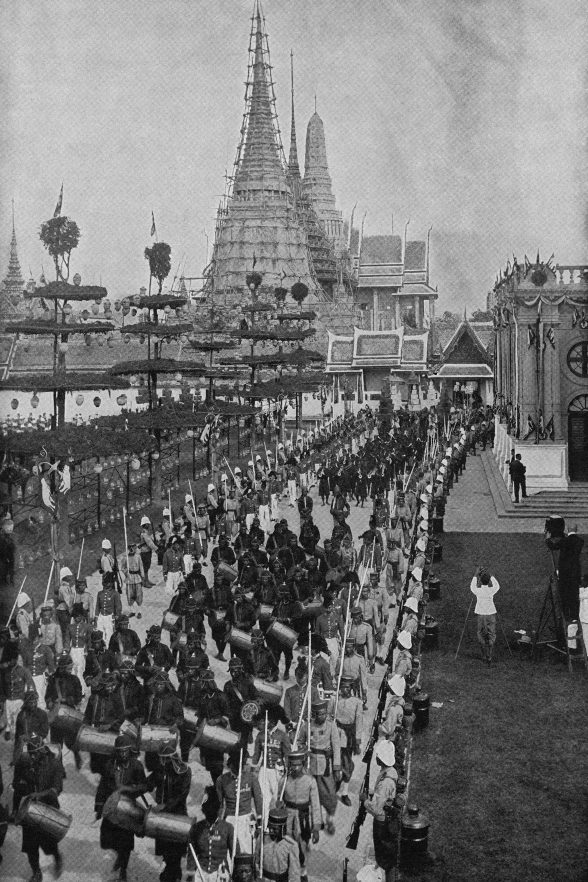 See vintage photos of historic coronations straight from the Nat Geo ...