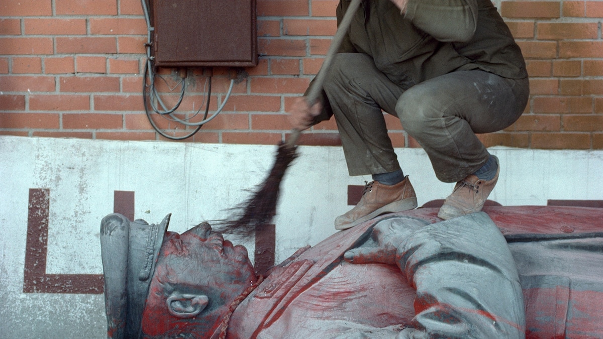 25 Years On, Collapse of Soviet Union Still Brings Cheers—and Tears ...