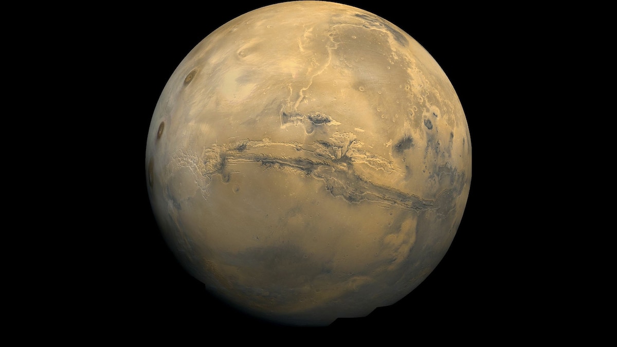 Snow Falls on Mars in the Summer