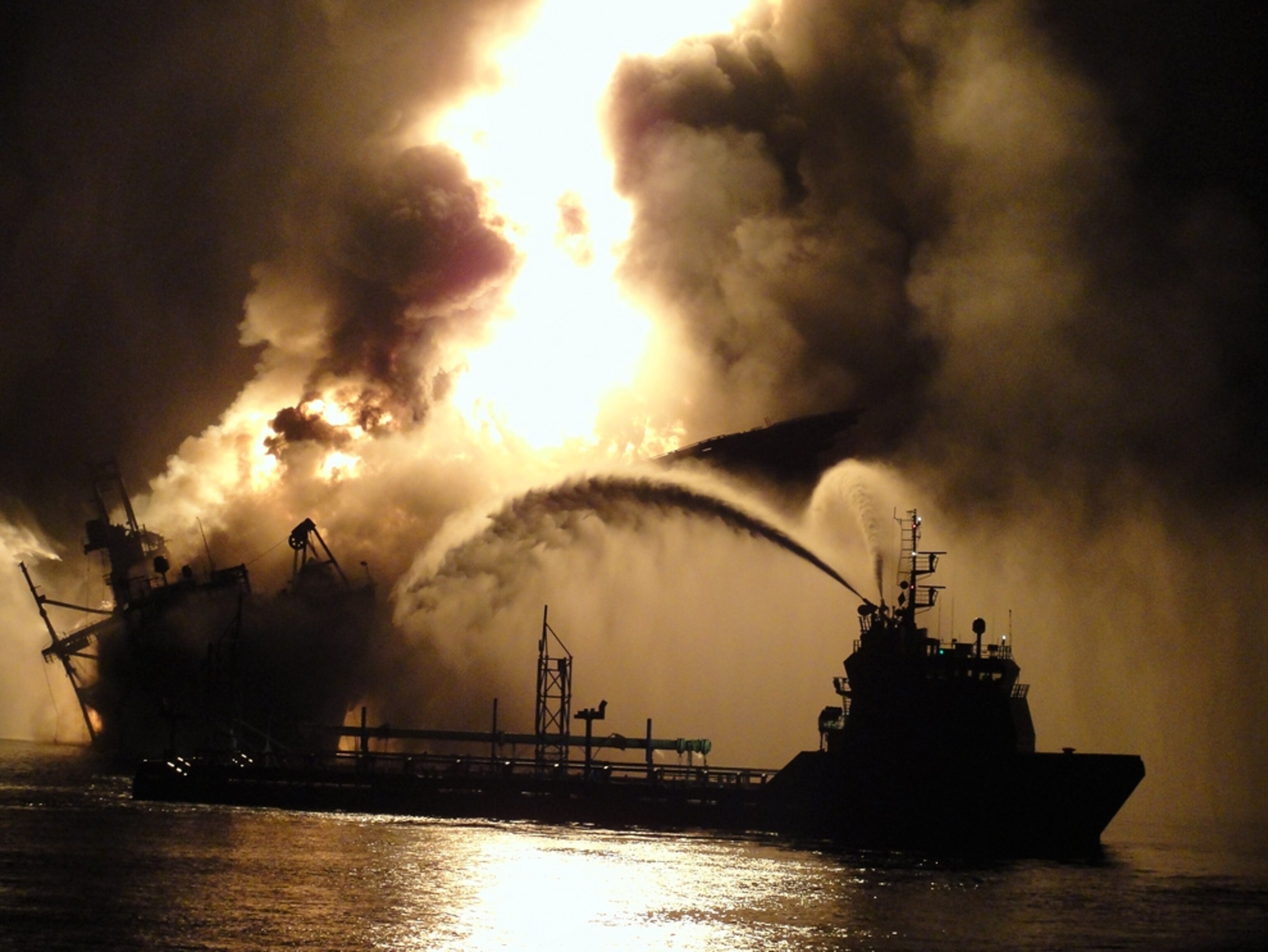 New Pictures: Gulf Oil Rig Burning, Sinking