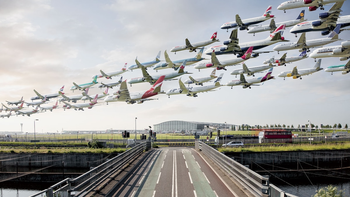 Airportraits: Composite Pictures of Airplanes Taking Off in Flocks ...