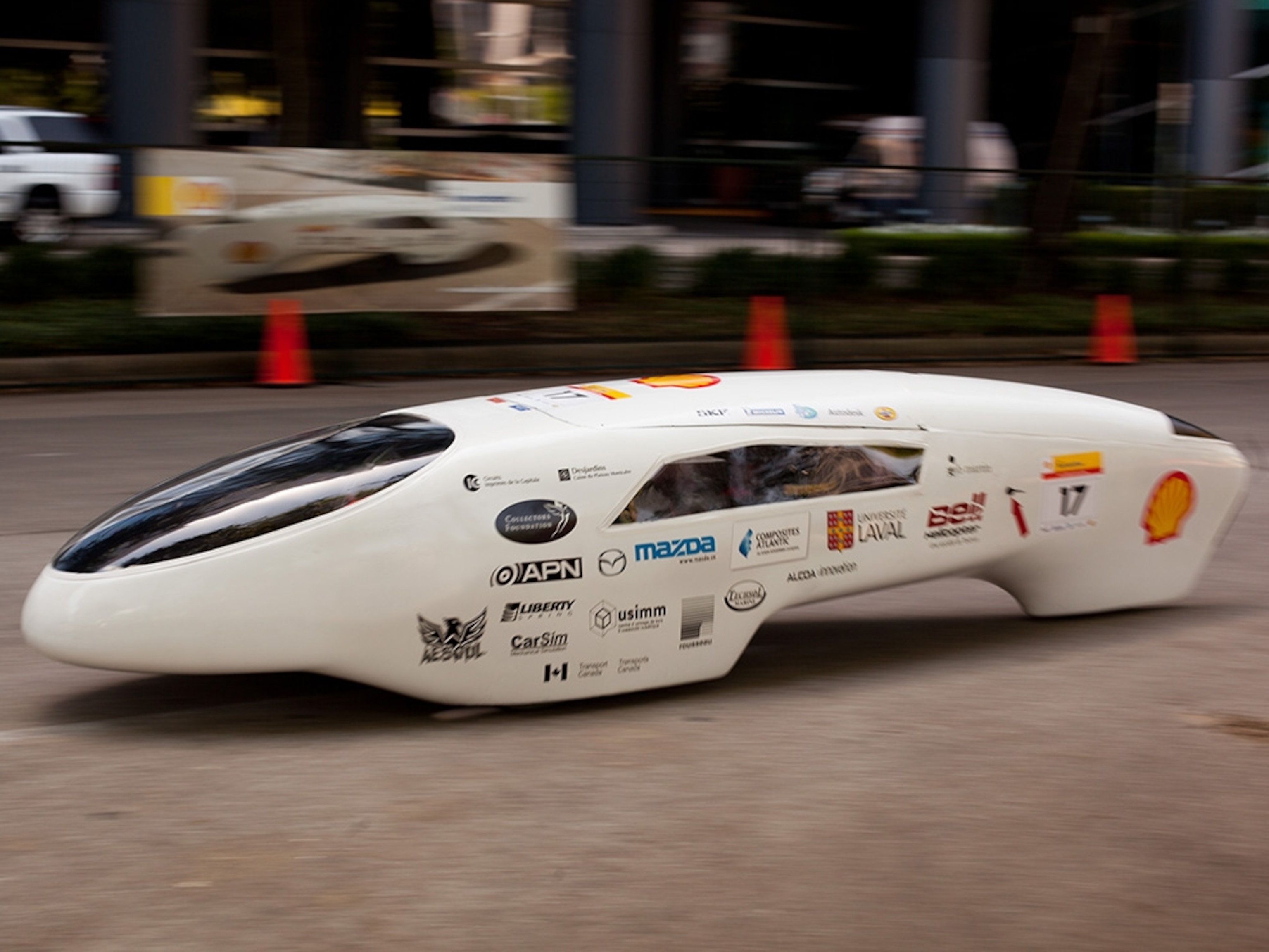 Breaking 2,500 mpg, Canadian Team Wins High-Efficiency Race