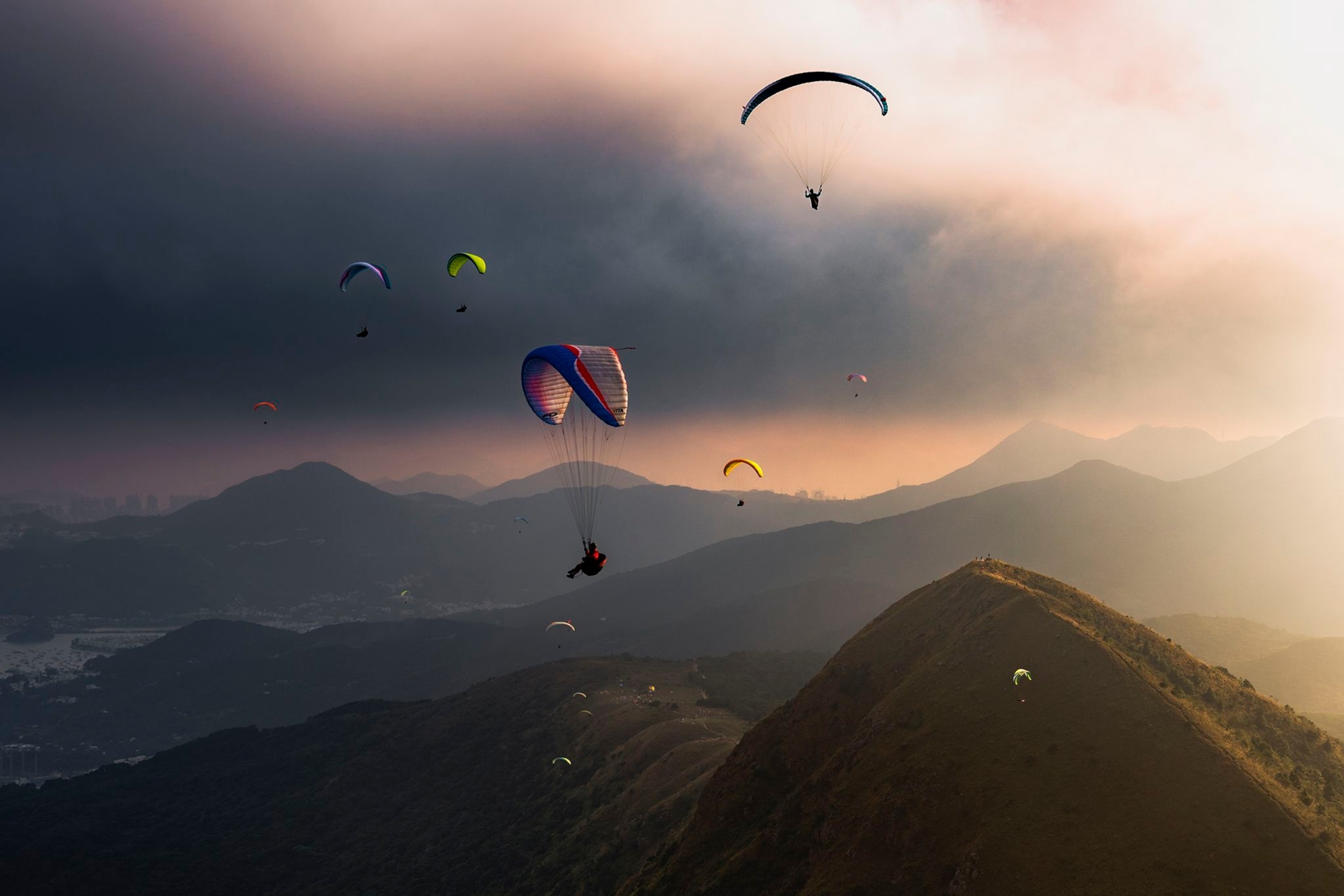 Gorgeous Paragliding Adventures Around the Globe