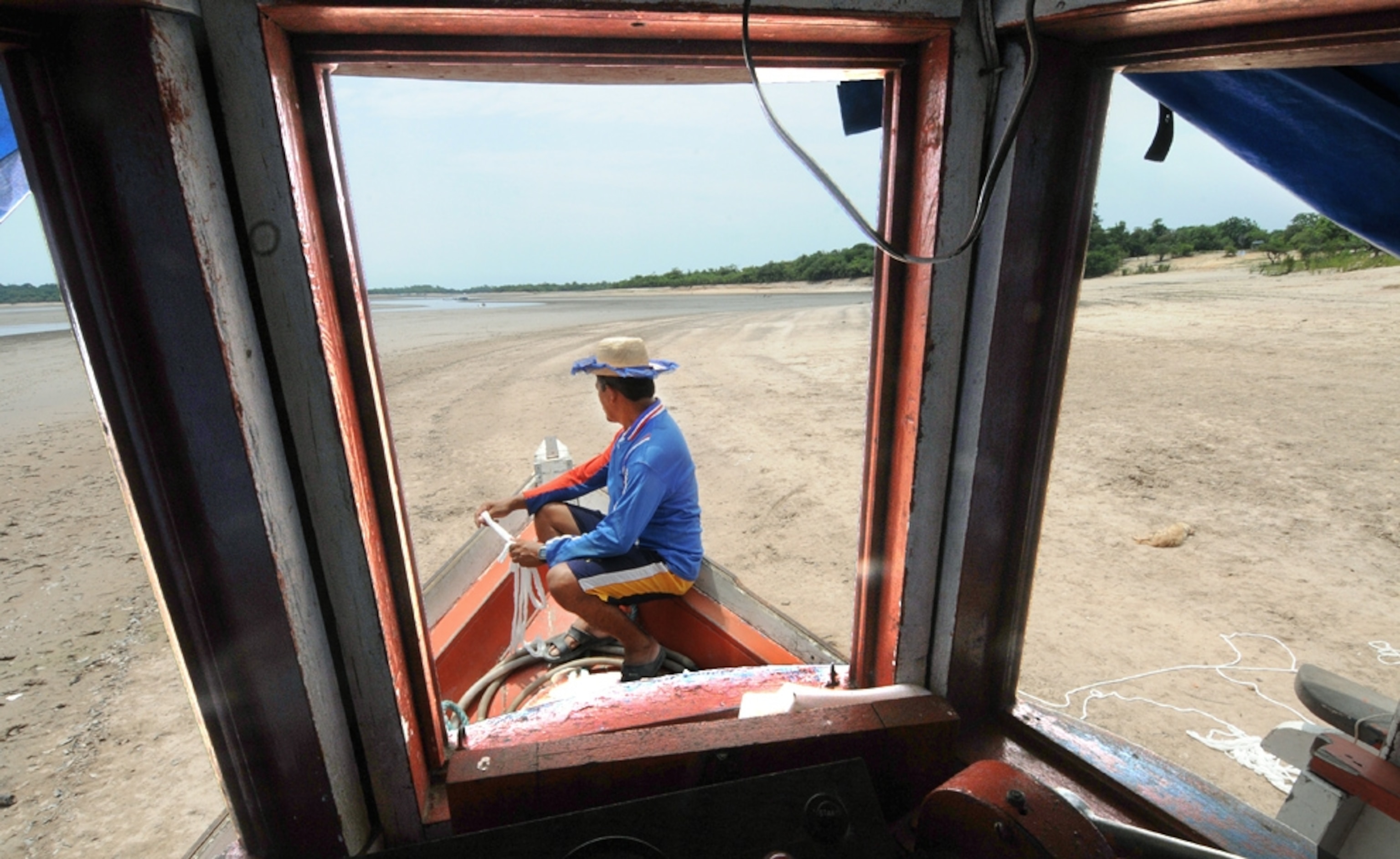 PHOTOS: "Alarming" Amazon Drought—River Hits New Low | National Geographic