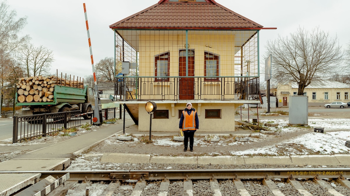 The colorful ‘train ladies’ of Ukraine | National Geographic