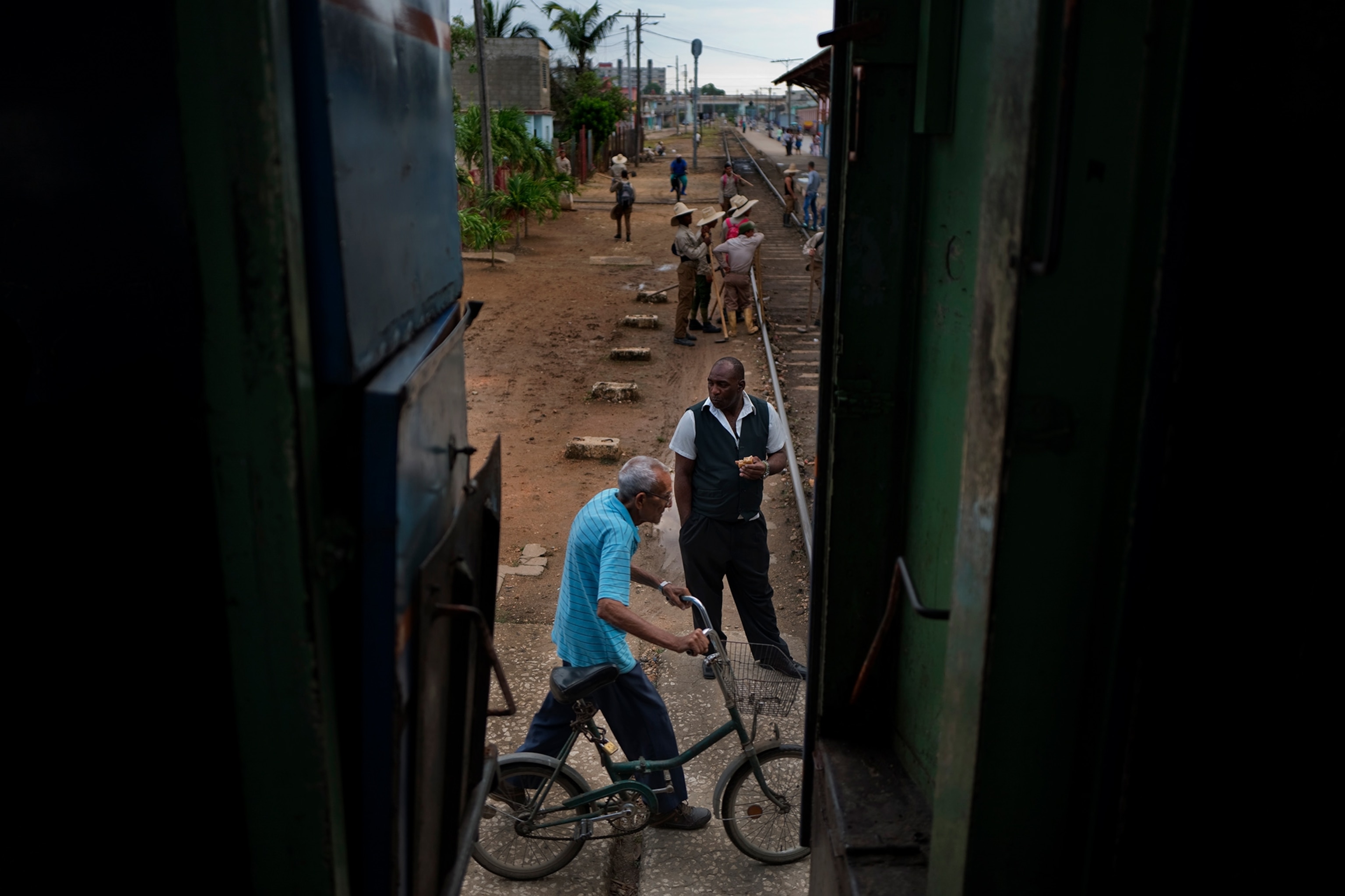 Pictures of Life Aboard Cuba's Aging Trains | National Geographic