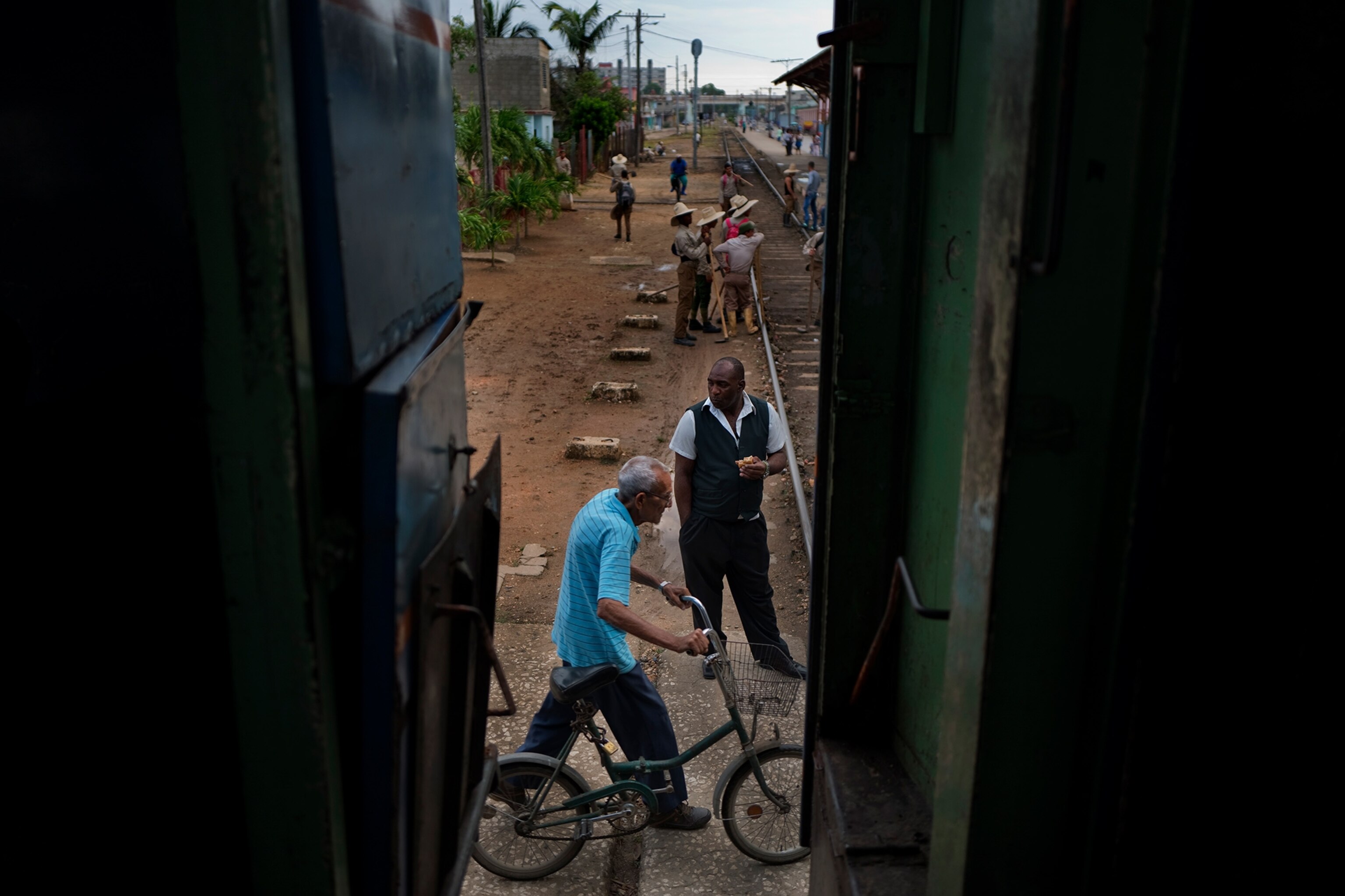 Pictures of Life Aboard Cuba's Aging Trains