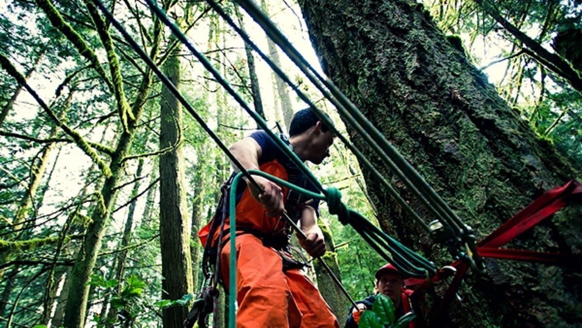 Behind the Shot: Photographer Jordan Manley’s Tyrolean Traverse ...