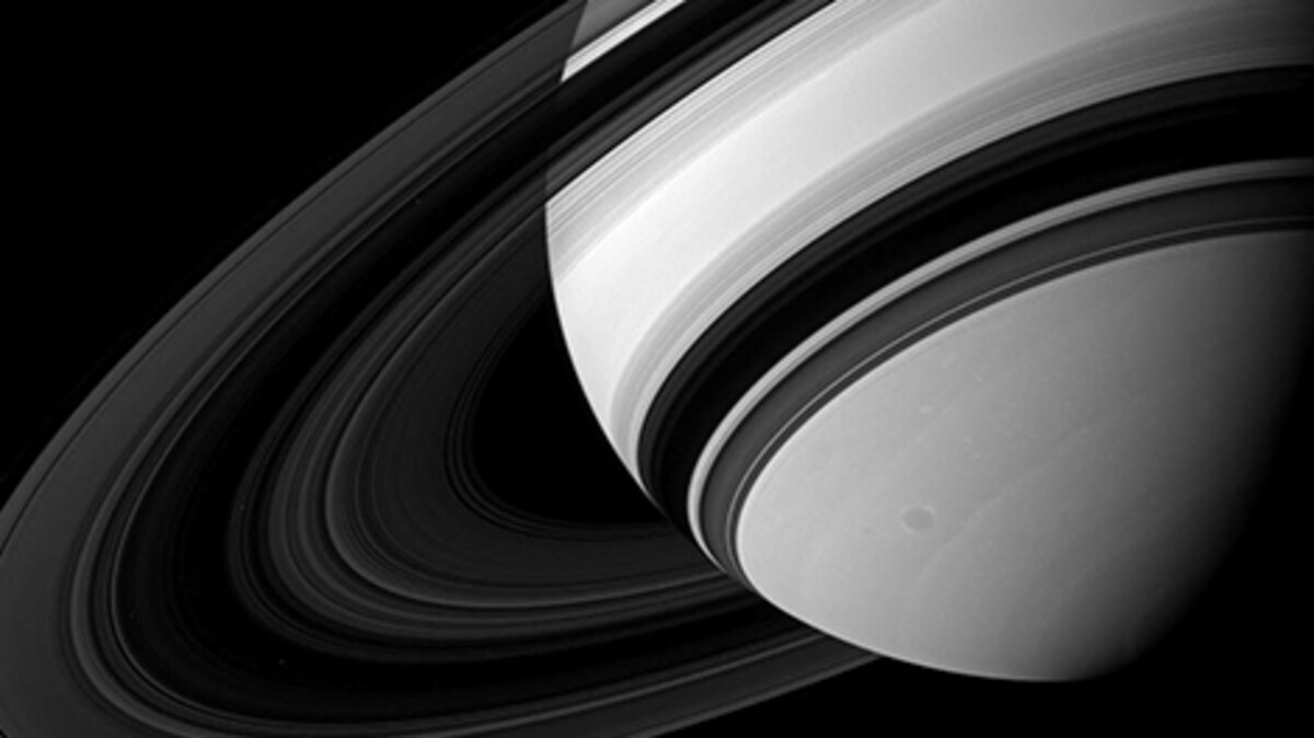 Saturn’s Ring Puffs Itself Up With Optical Illusion | National Geographic