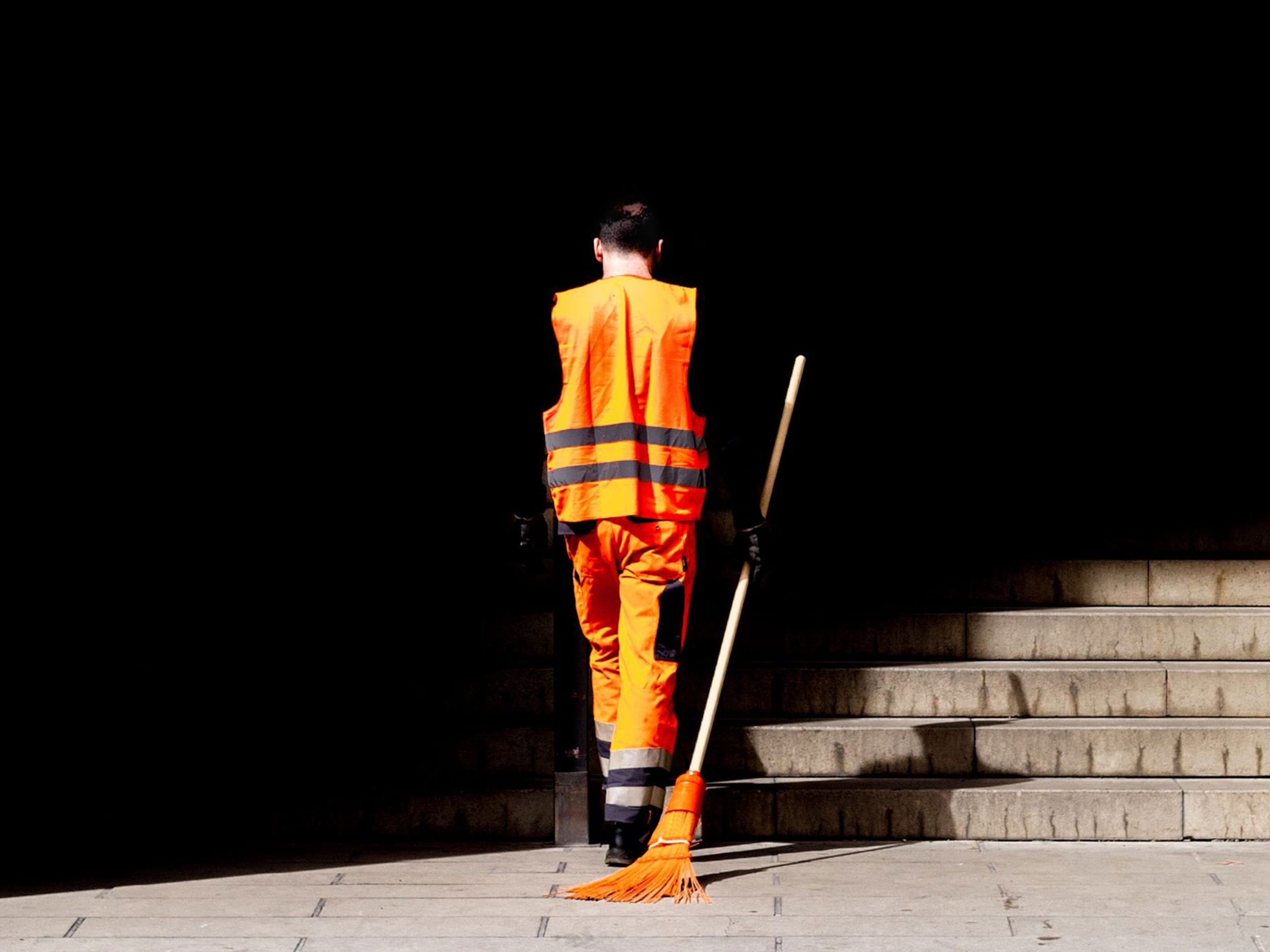 25 Captivating Pictures of Street Scenes Around the World