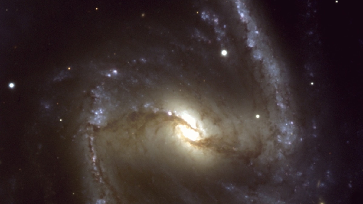 "Comets" Found Orbiting Monster Black Hole | National Geographic