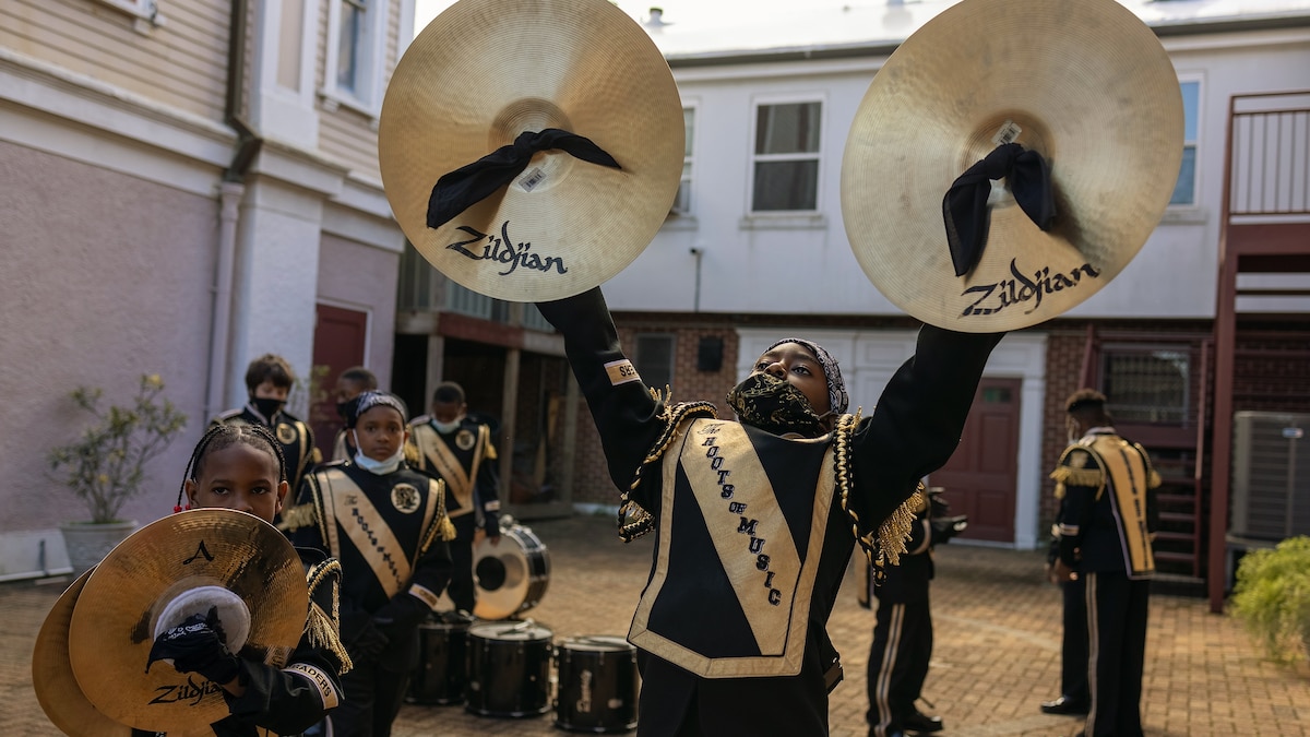 New Orleans youth marching band dancing in the streets after COVID ...
