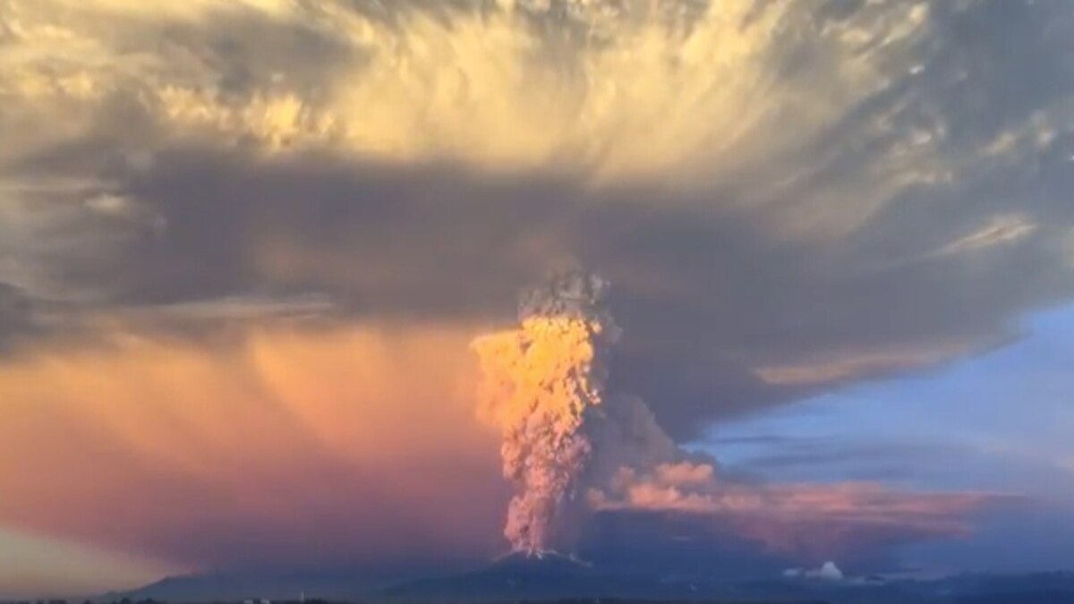Watch: Chile Volcano Erupts in Stunning Time-Lapse | National Geographic