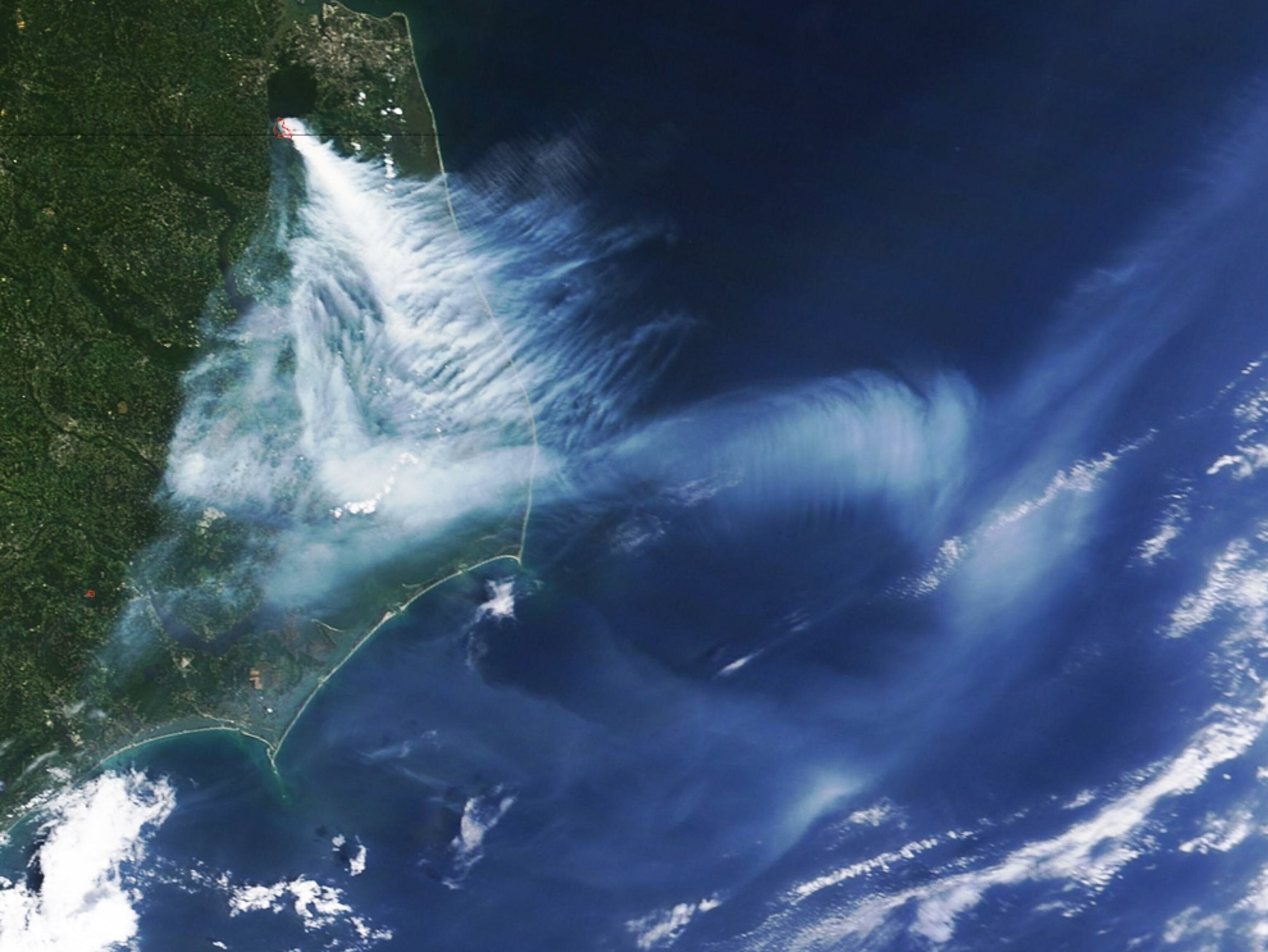 Space Pictures This Week: Shuttle Swap, Hubble's Jewels