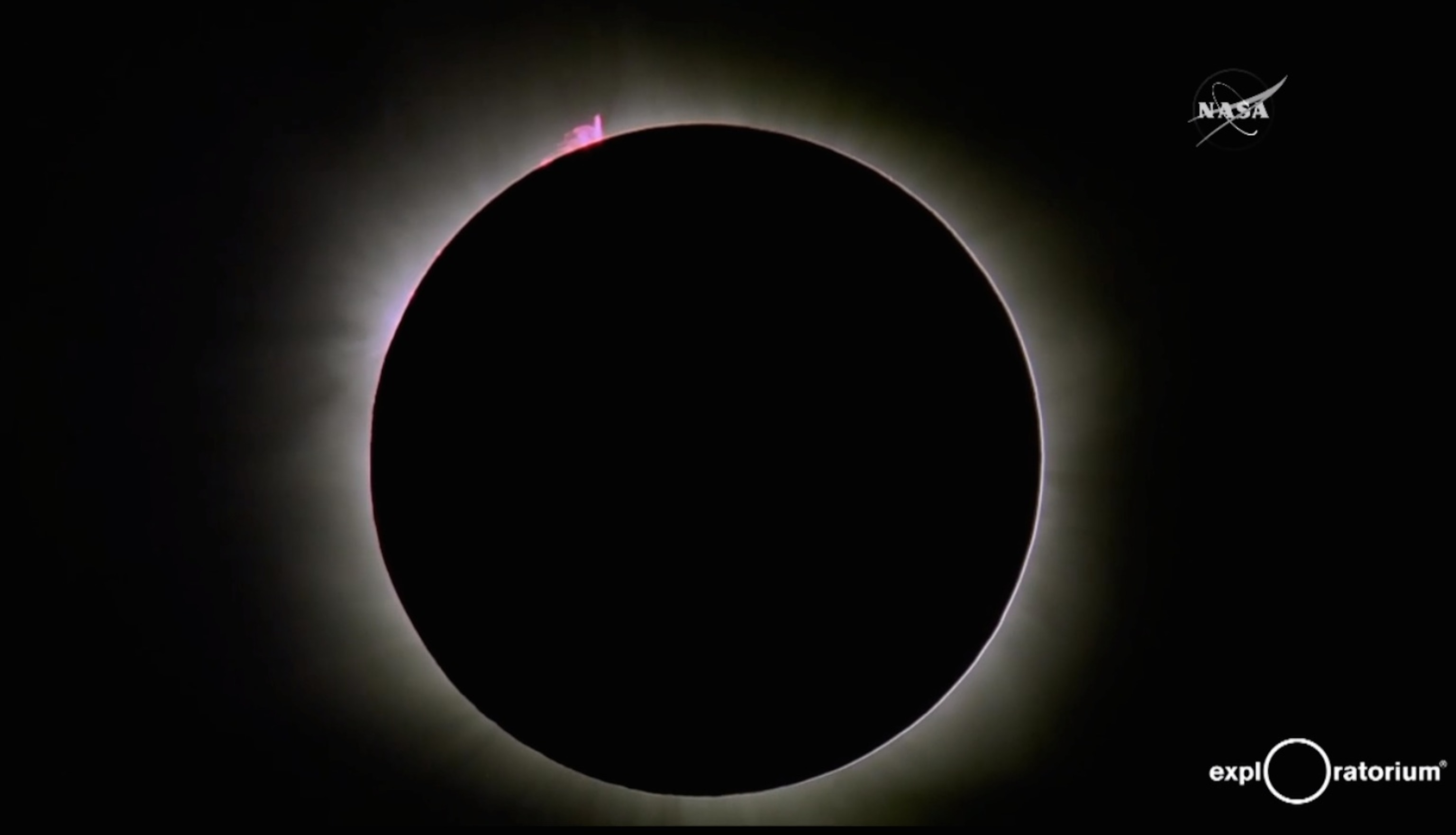 What Was That Glowing, Gassy Fountain on the Sun? | National Geographic