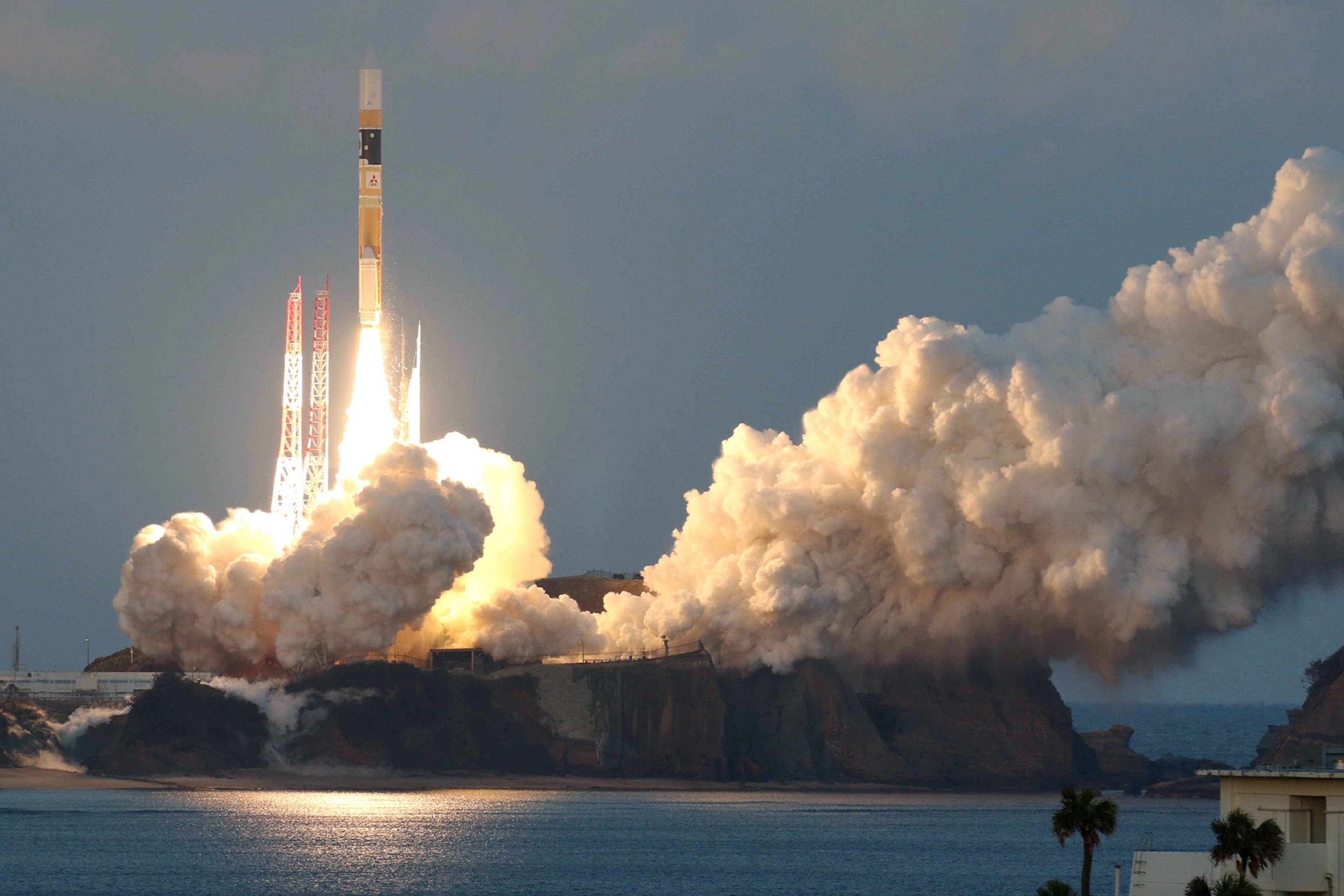 Week’s Best Space Pictures: Off to Hunt for Black Holes