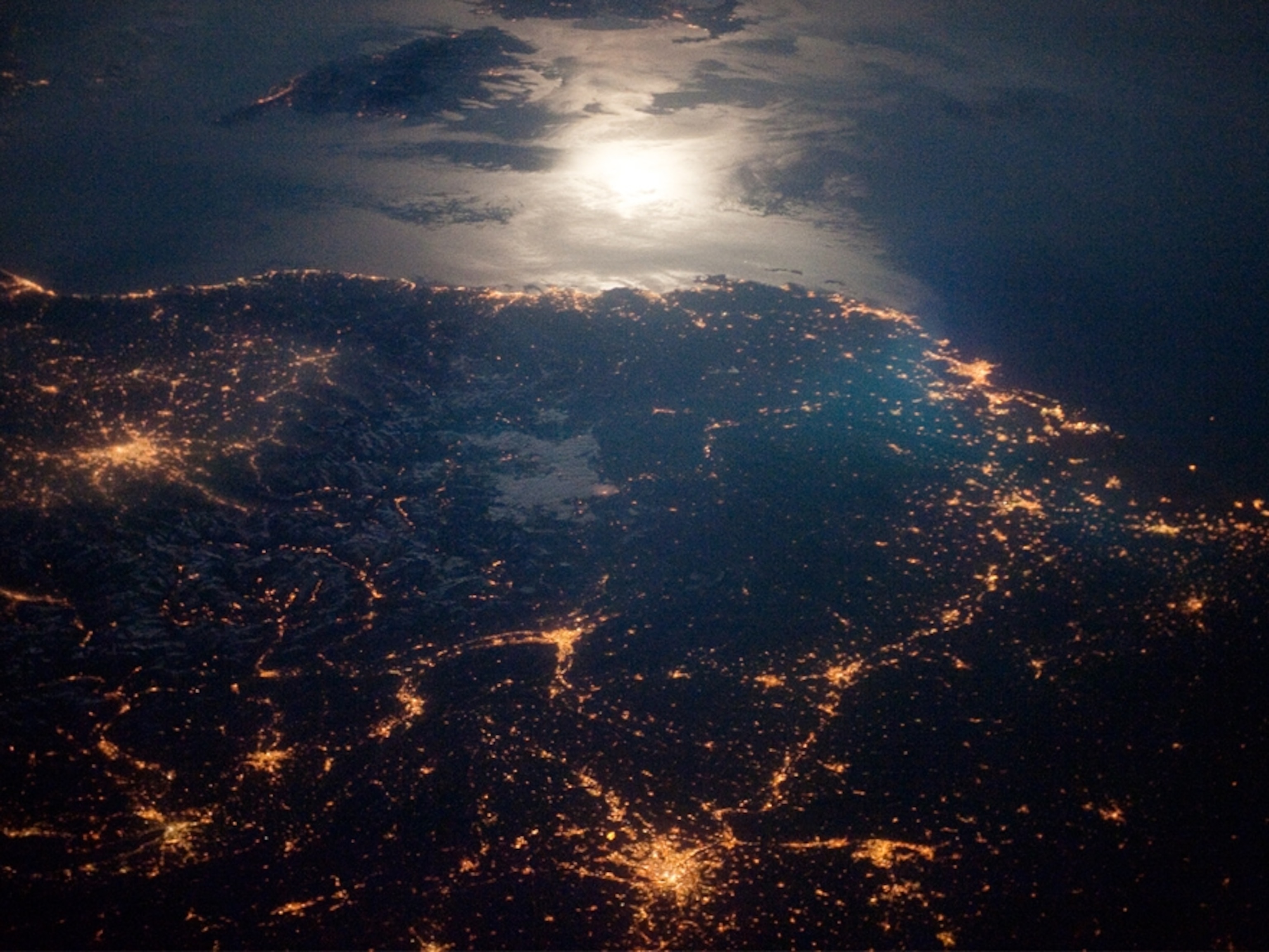 Space Photos This Week: Black Holes, Sahara Storm, More