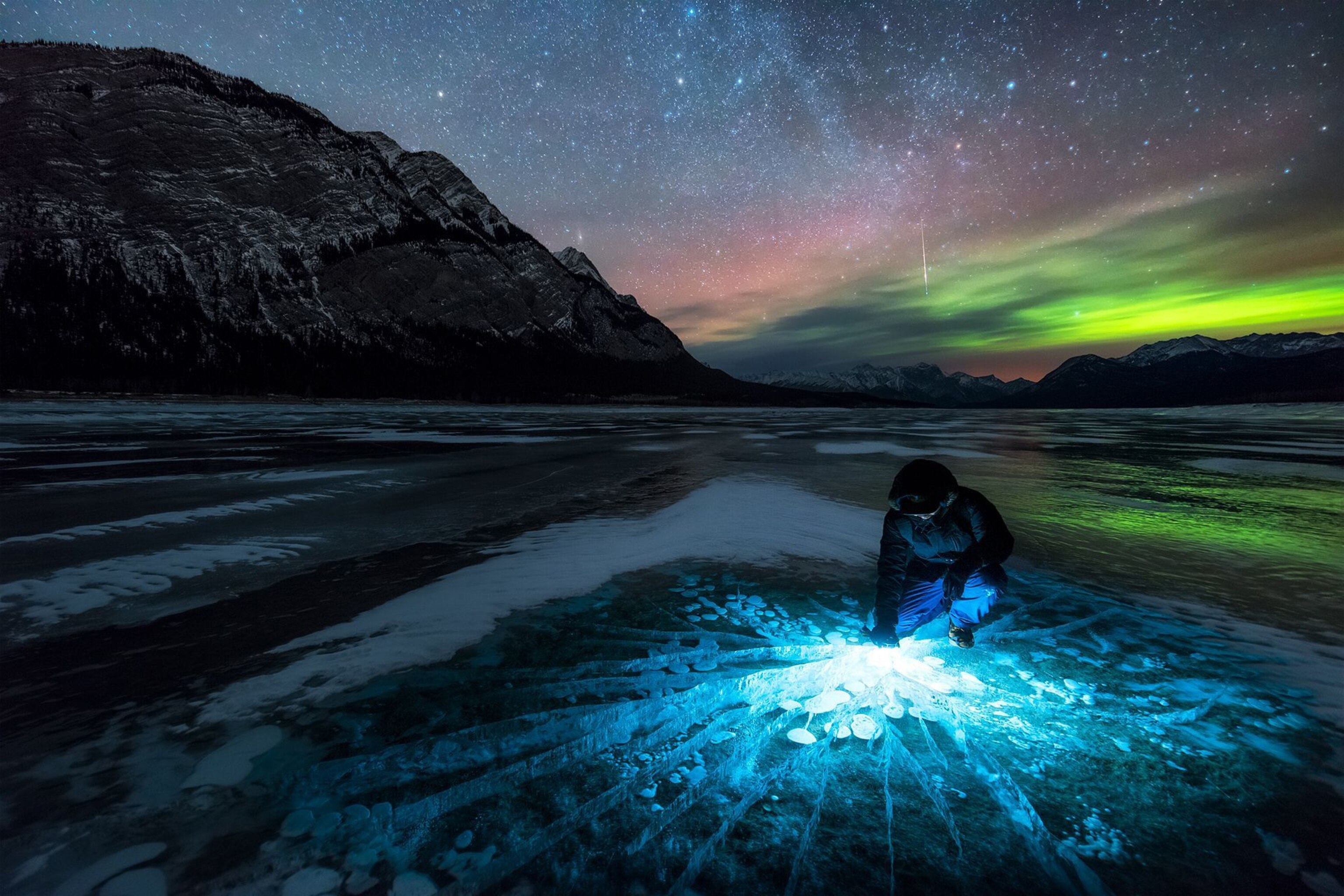 33 Illuminating Photos of Cities and Lights at Night Around the World