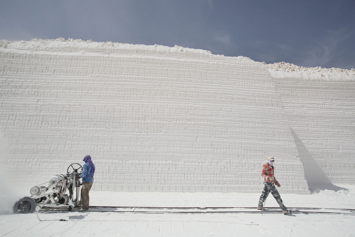 Egypt’s Limestone Quarries: Picturesque but Deadly