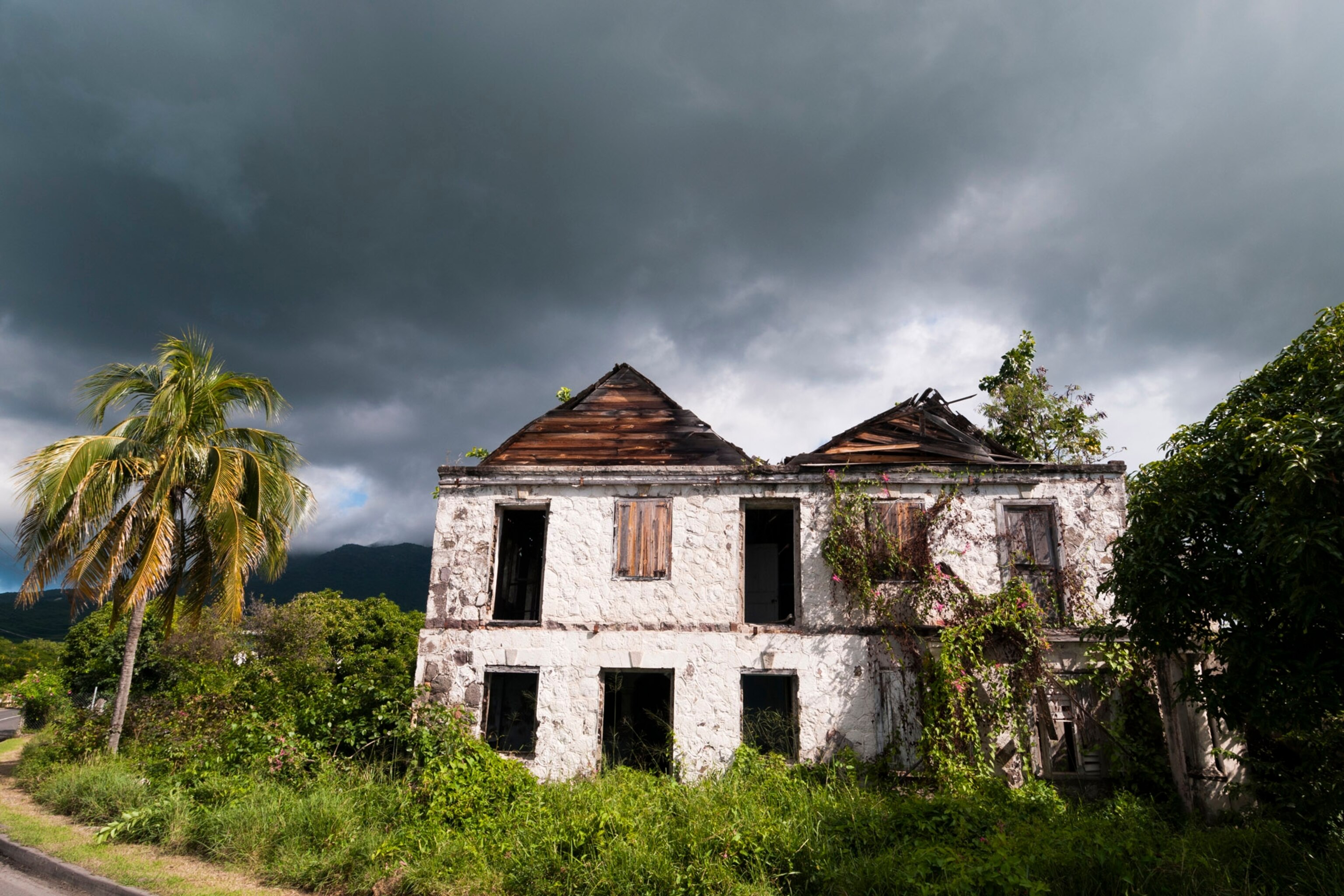 Old Haunted Houses Perfect for Halloween