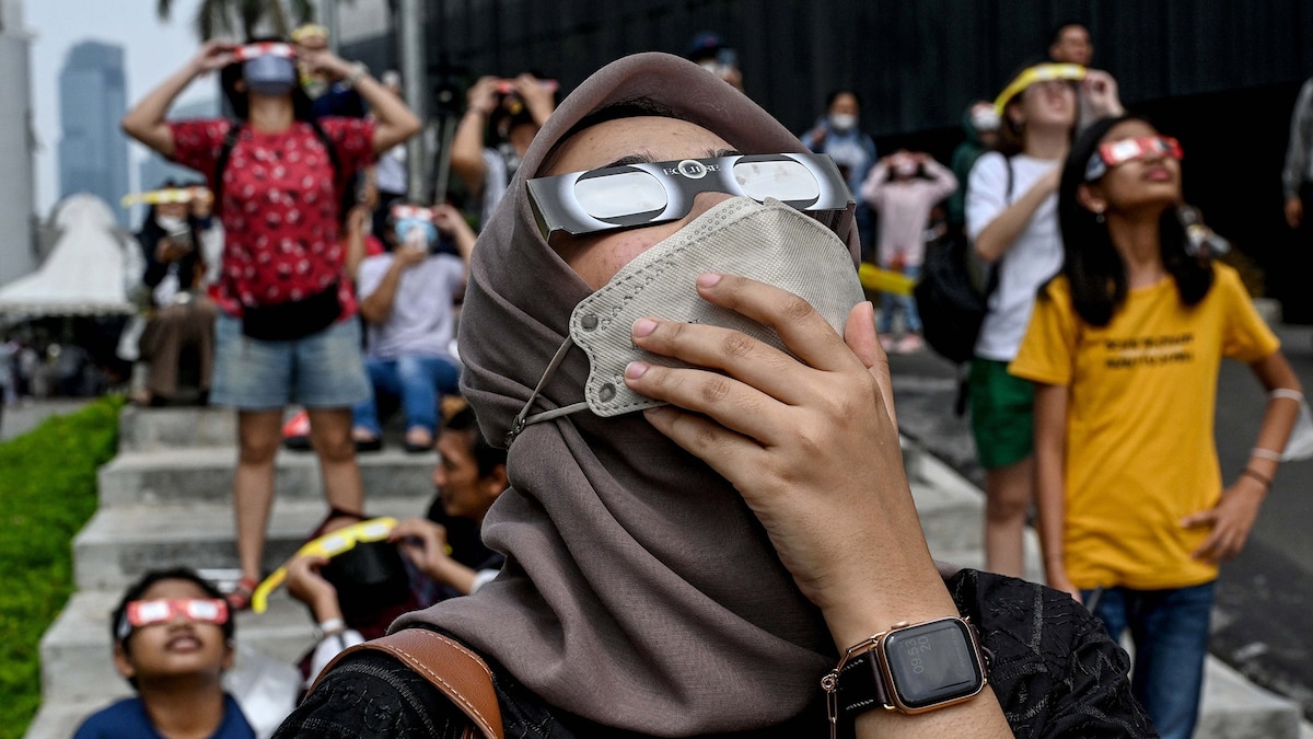 How to watch a solar eclipse safely | National Geographic