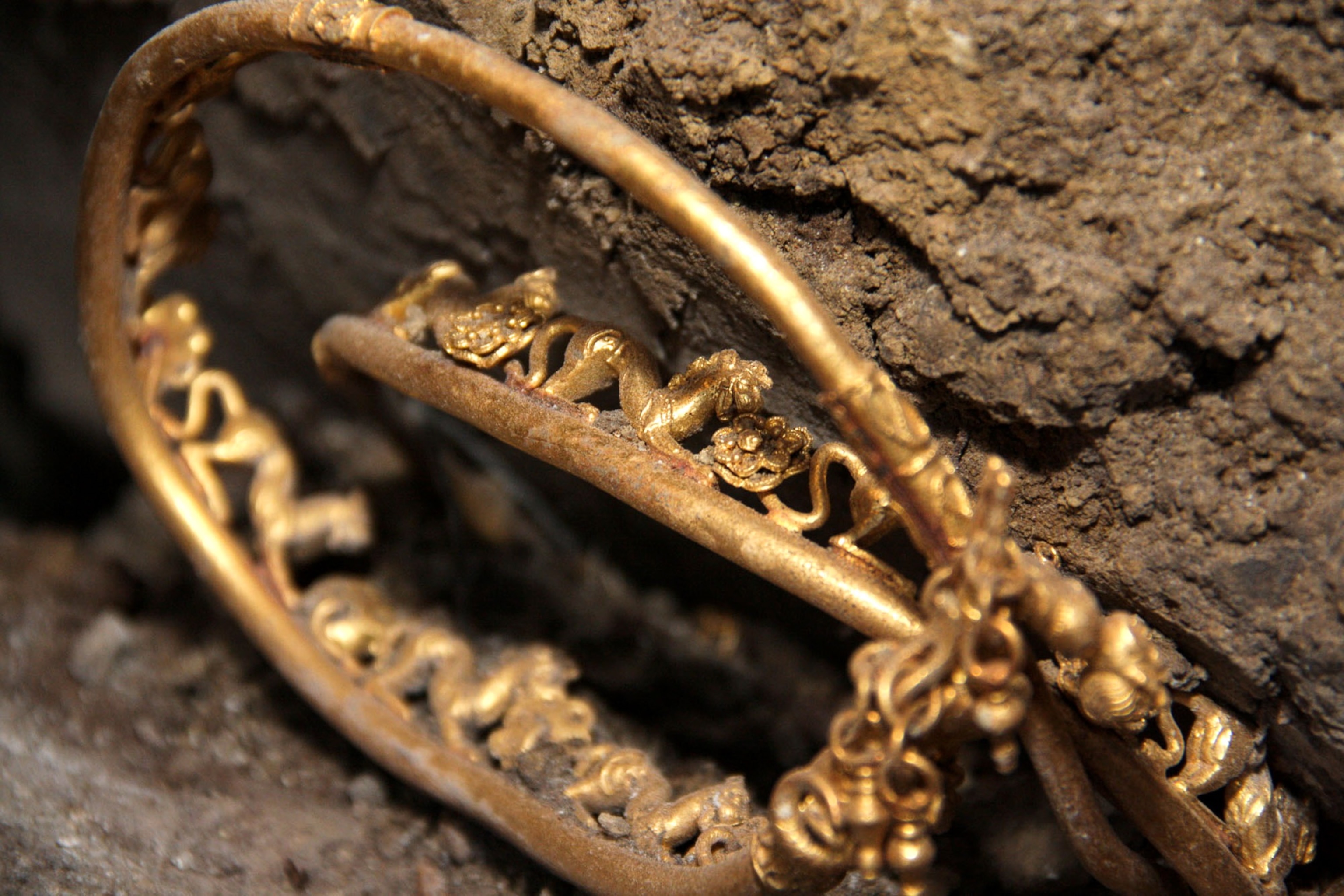 Thracian Gold Treasure Discovered in Bulgaria (Pictures) | National ...
