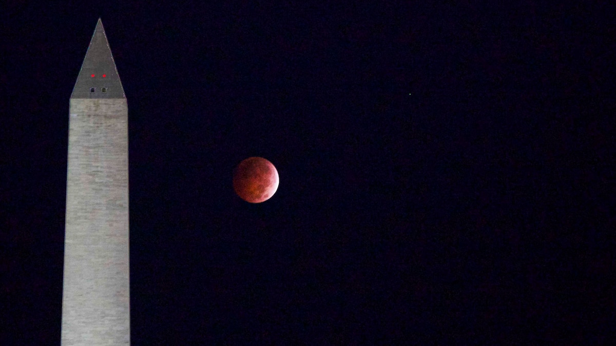 Watch Earth's Shadow Create a "Blood Moon" Total Lunar Eclipse ...