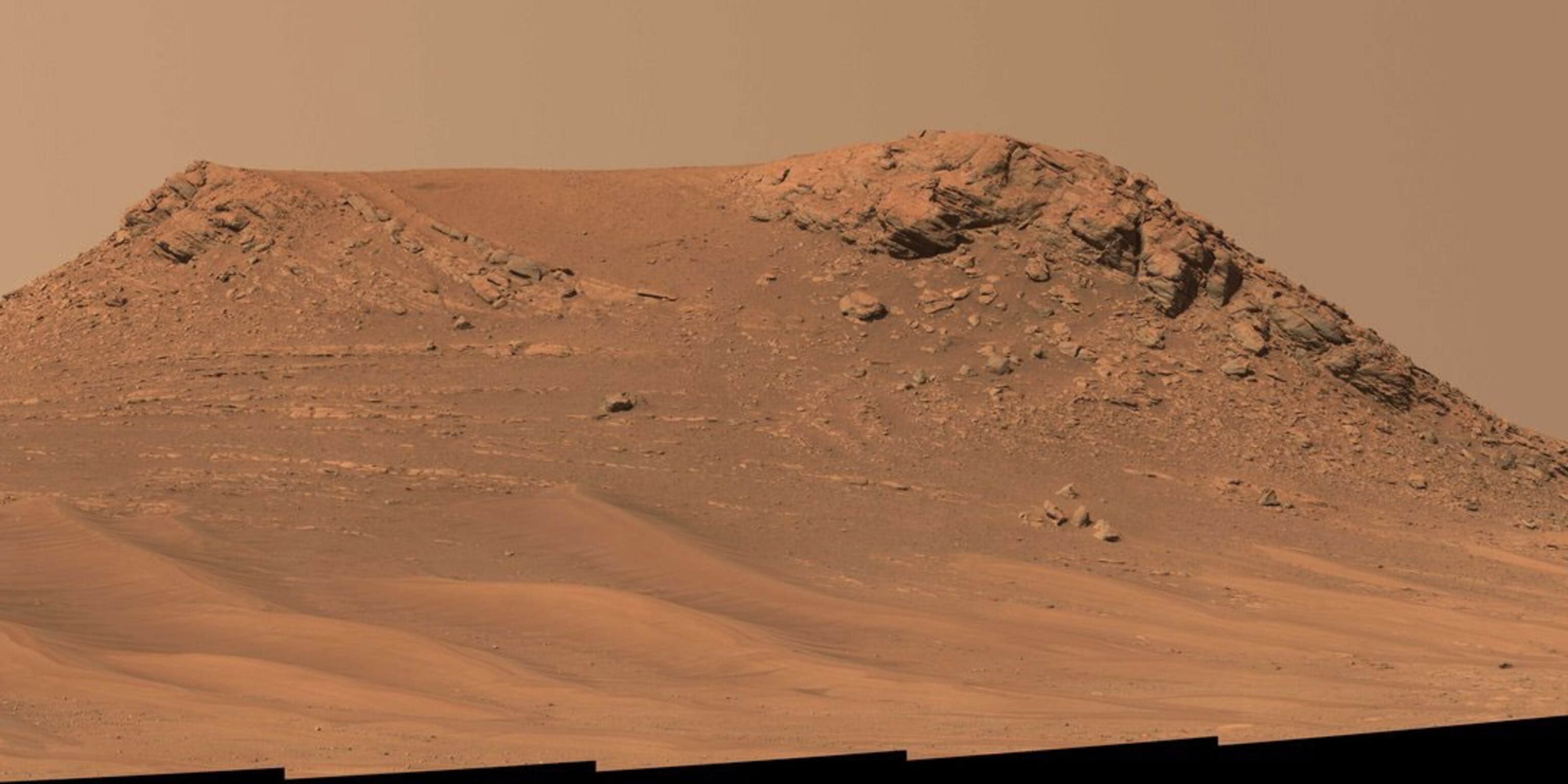 A raging river and frost-tipped dunes reveal watery history on Mars