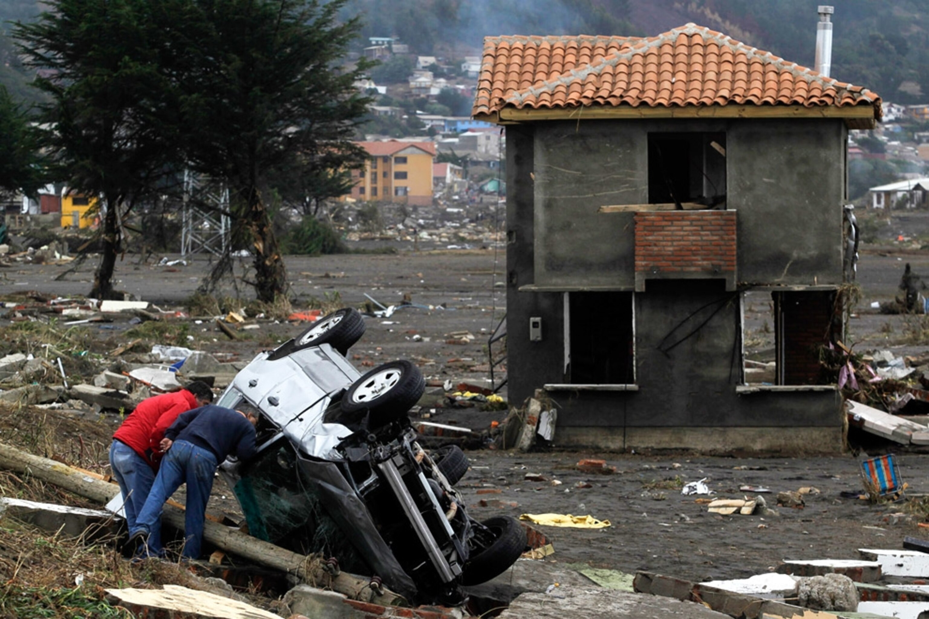 Chile Tsunami Pictures: Earthquake's Other Aftermath