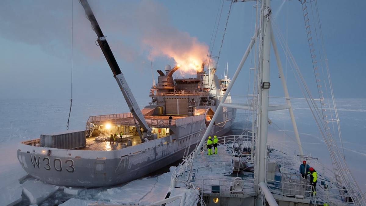 Arctic Ship Breaks Free of Ice for Historic Expedition | National ...