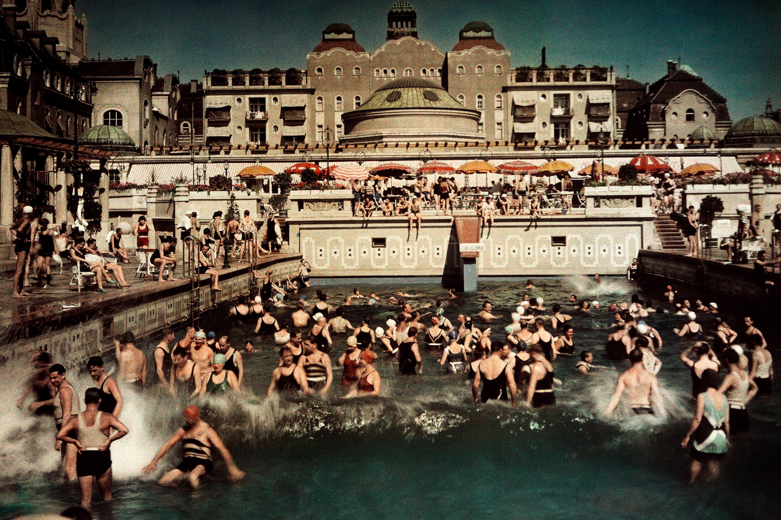 Endless Summer: Pictures of Sunbathing Through the Years