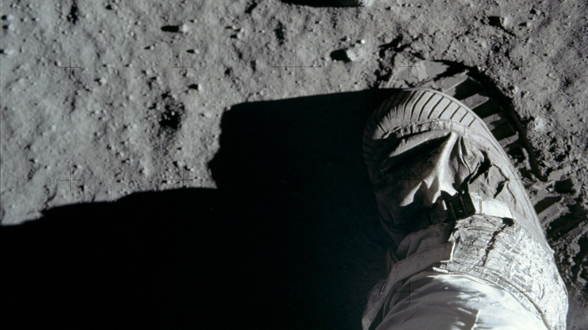 Moon Mystery Solved? Hovering Soil Linked to Glass Bubbles | National ...