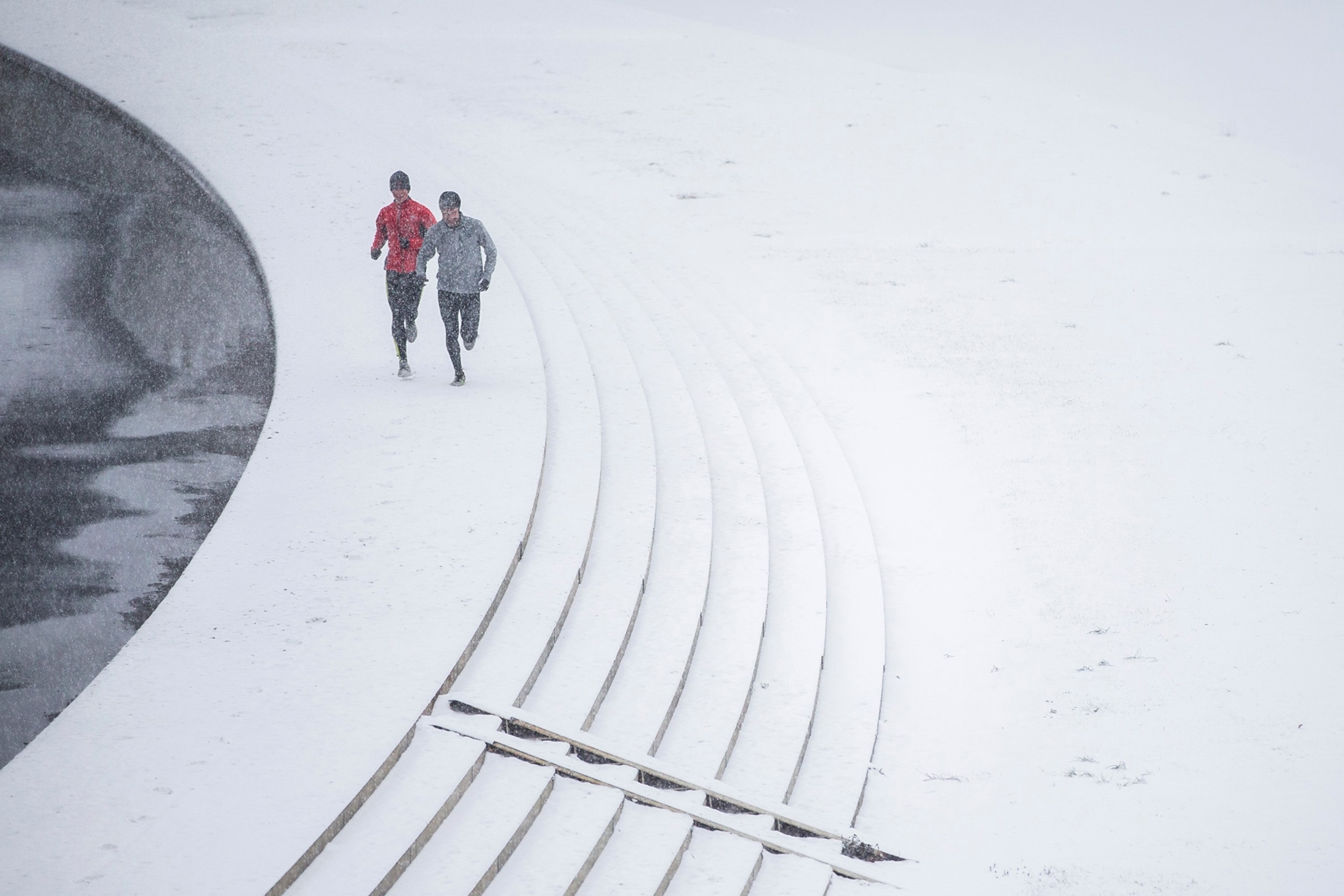 13 Ghostly, Surreal, and Extremely White Pictures of 'Snowzilla ...