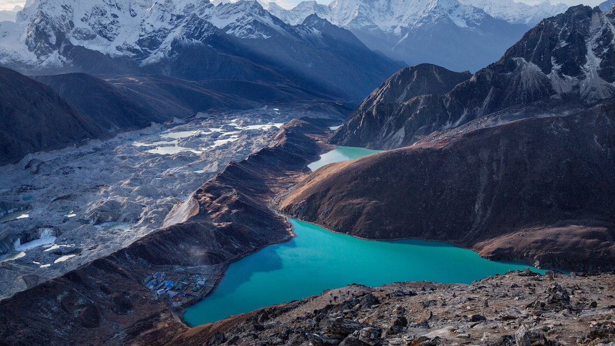 Glaciers of the Himalaya and other South Asian mountain ranges are ...