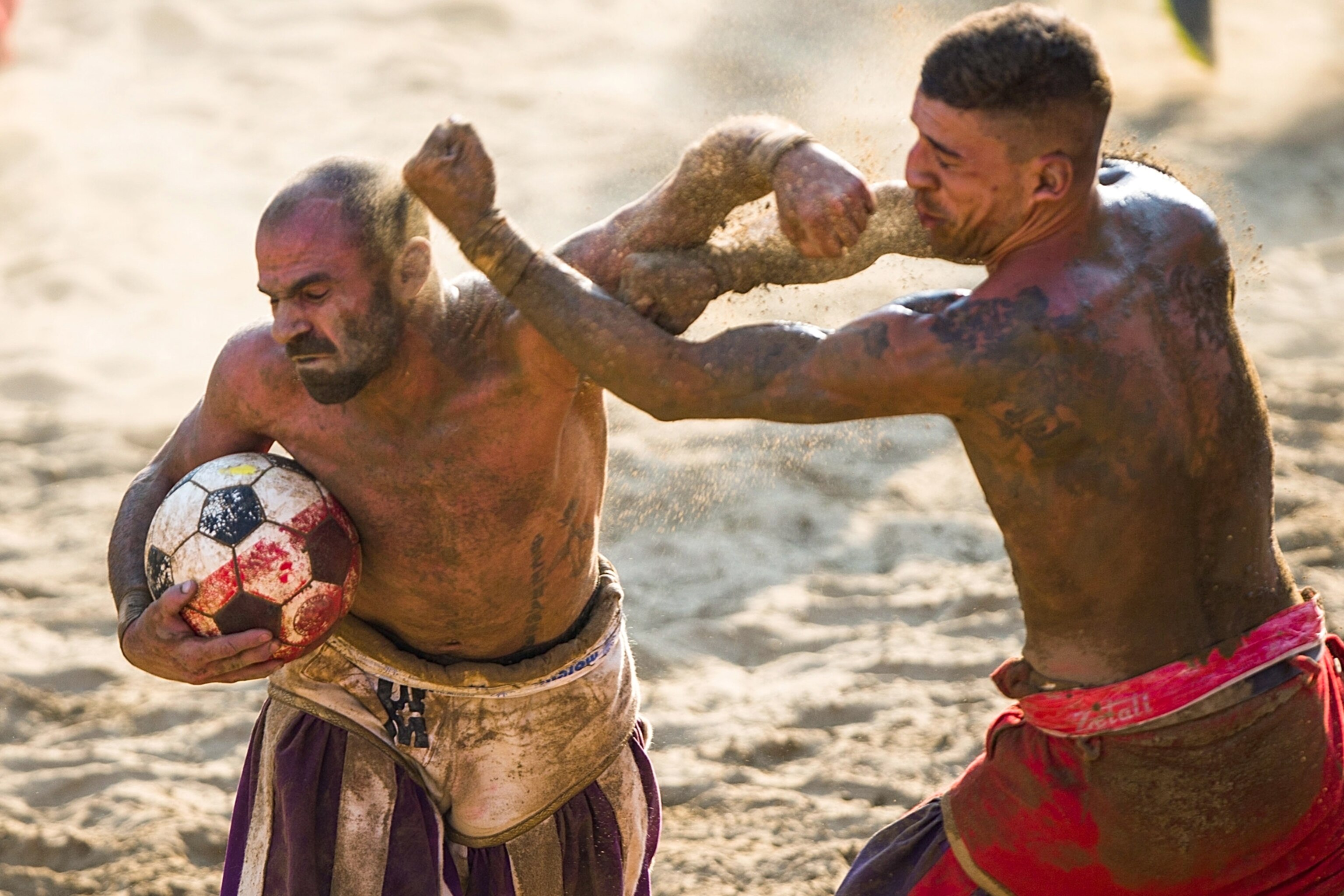 In Florence the centuries-old tradition of calcio storico fights for ...