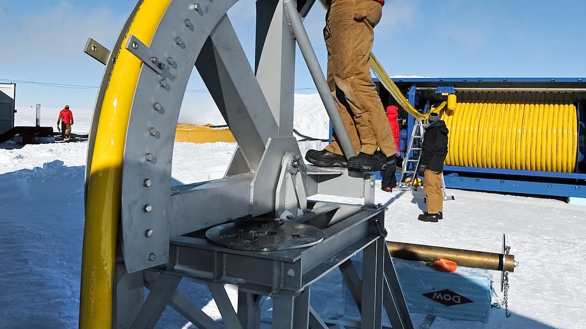 Race Is On to Find Life Under Antarctic Ice | National Geographic