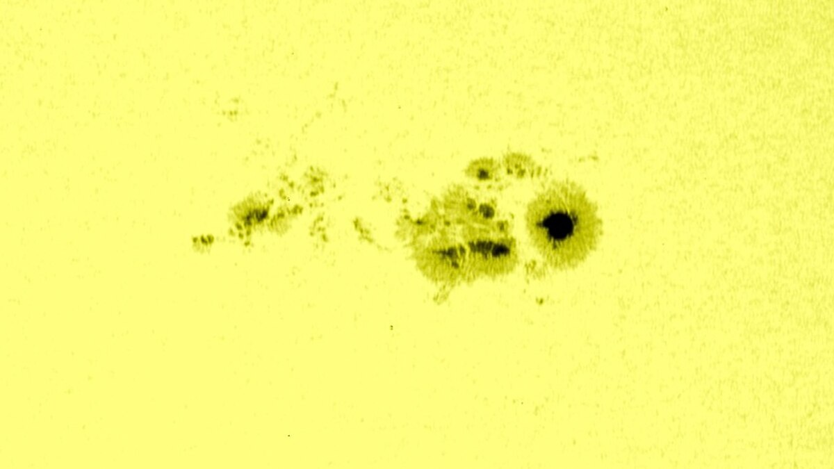 Giant Sunspot Now Aimed Directly at Earth