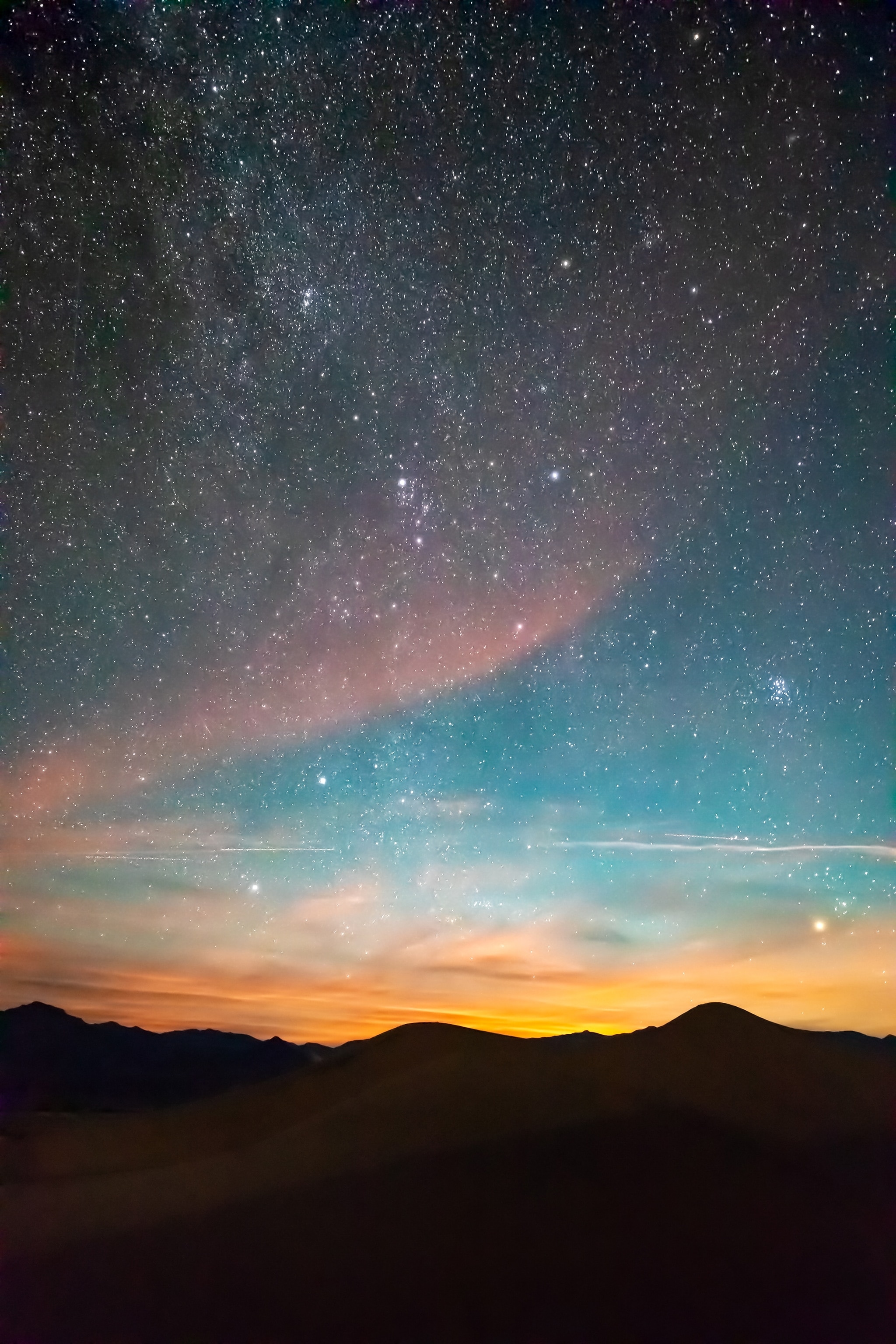 November's best space photos: Auroras, Mars InSight, Hubble galaxies